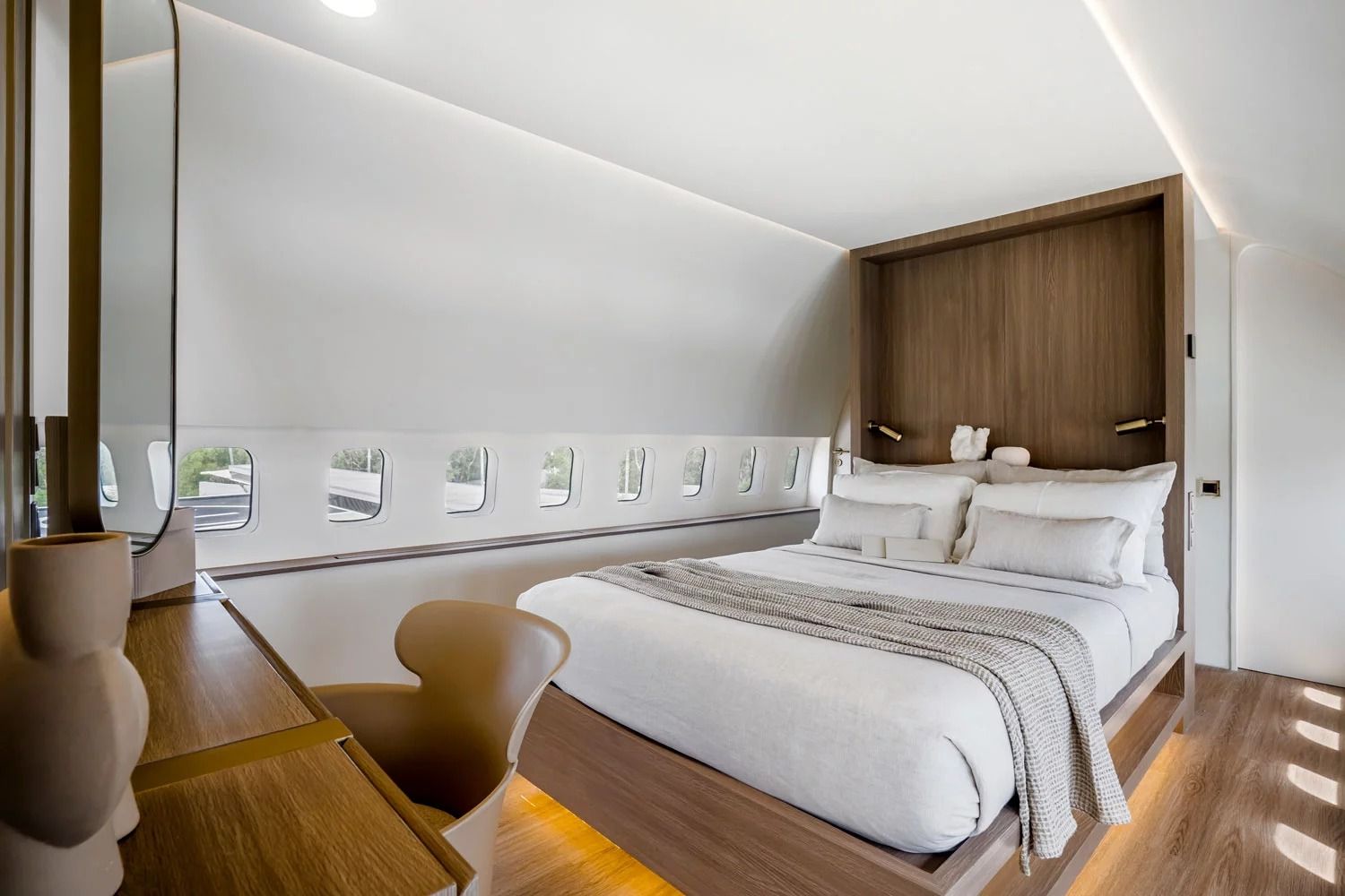 What Are 5 Unique Features On The Interior Of Private Jets?