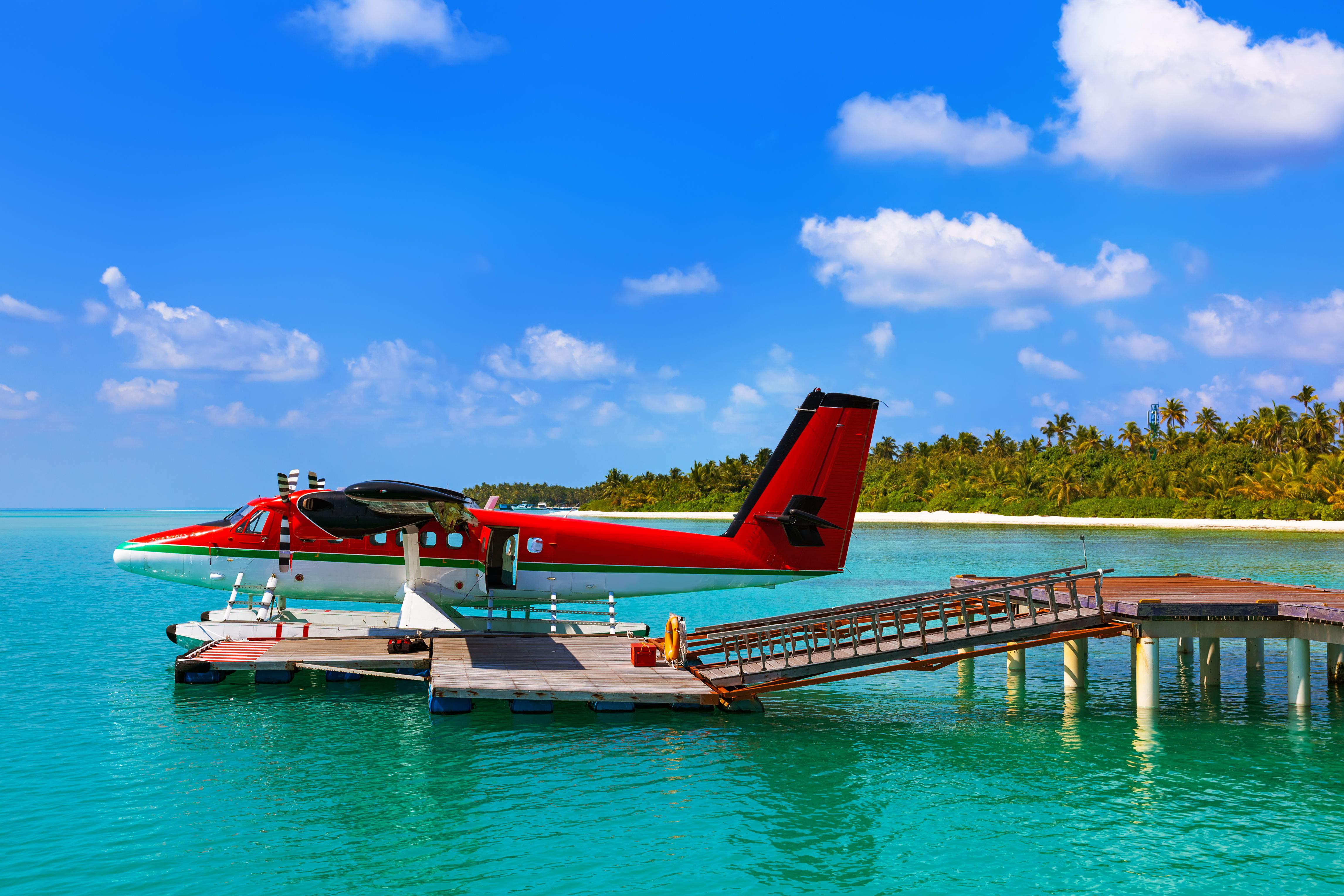 5 Amazing Planes That Can Land On Water
