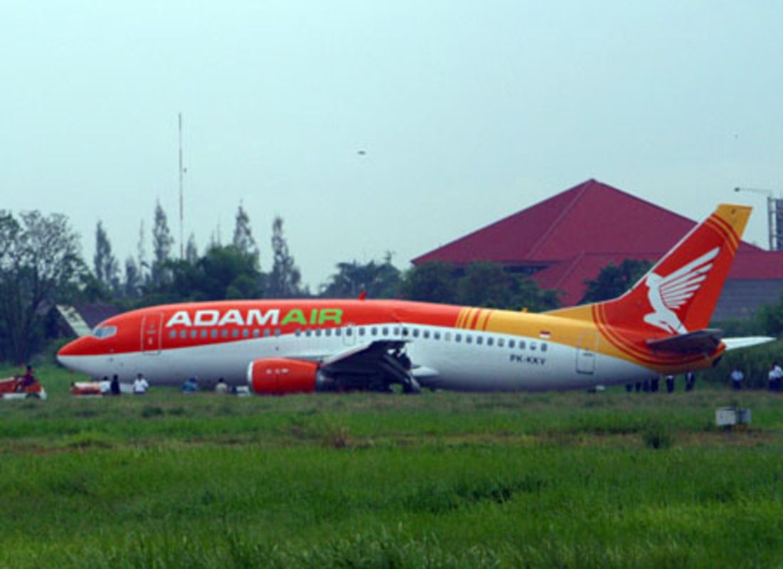 The Plane With The Bent Fuselage: Adam Air Flight 172