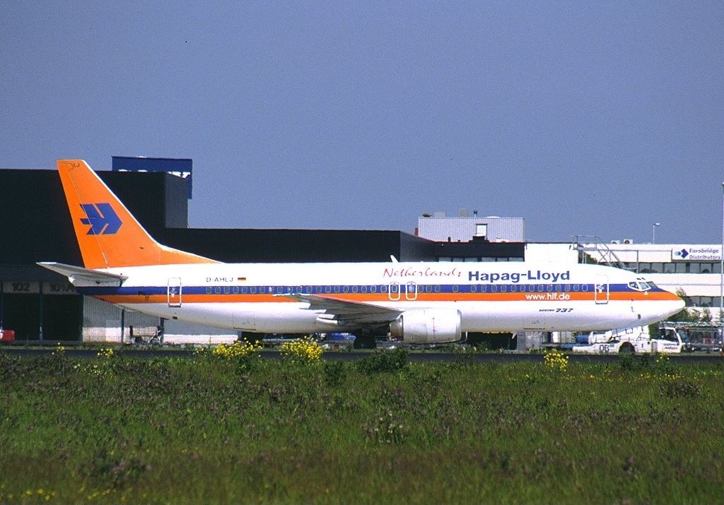 The Largest Boeing 737 Classic Variant: A Look At The Oldest Active 737 ...