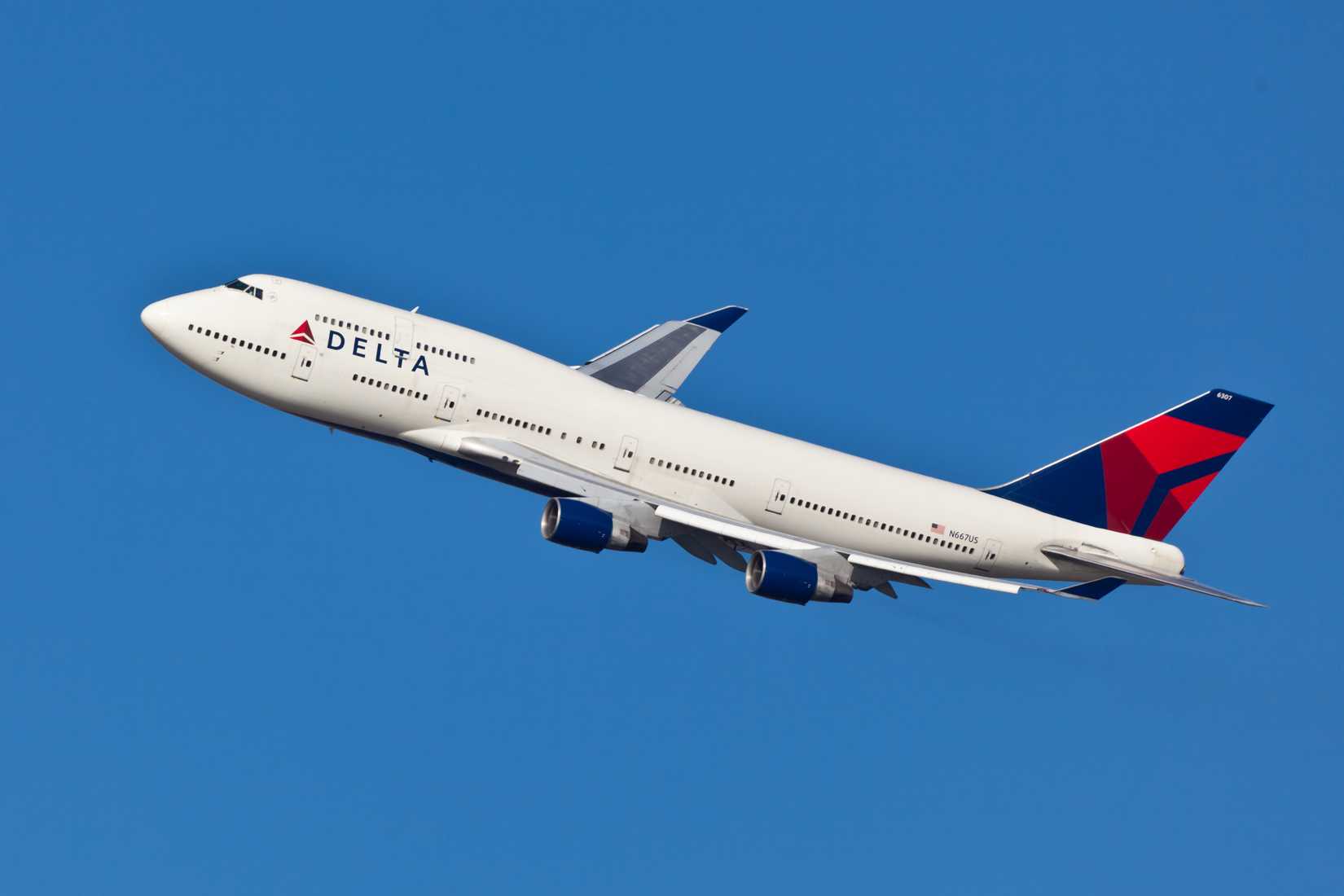 The Boeing 747-400: The Aircraft That Shrunk The World