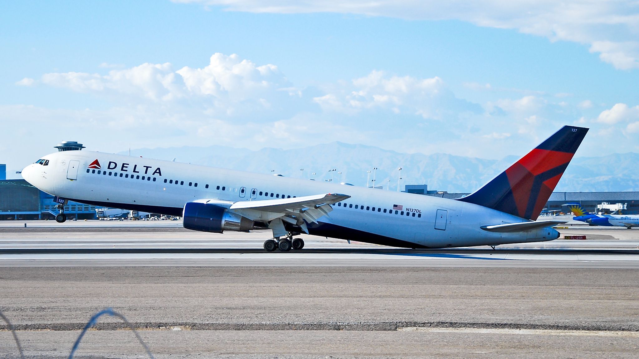 How Do Pilots Avoid Tail Strikes?