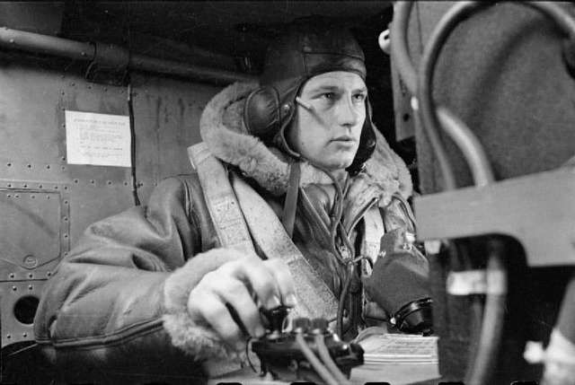 How & Why Did Pan Am's Sea Captain Pilot Uniforms Became The Standard ...