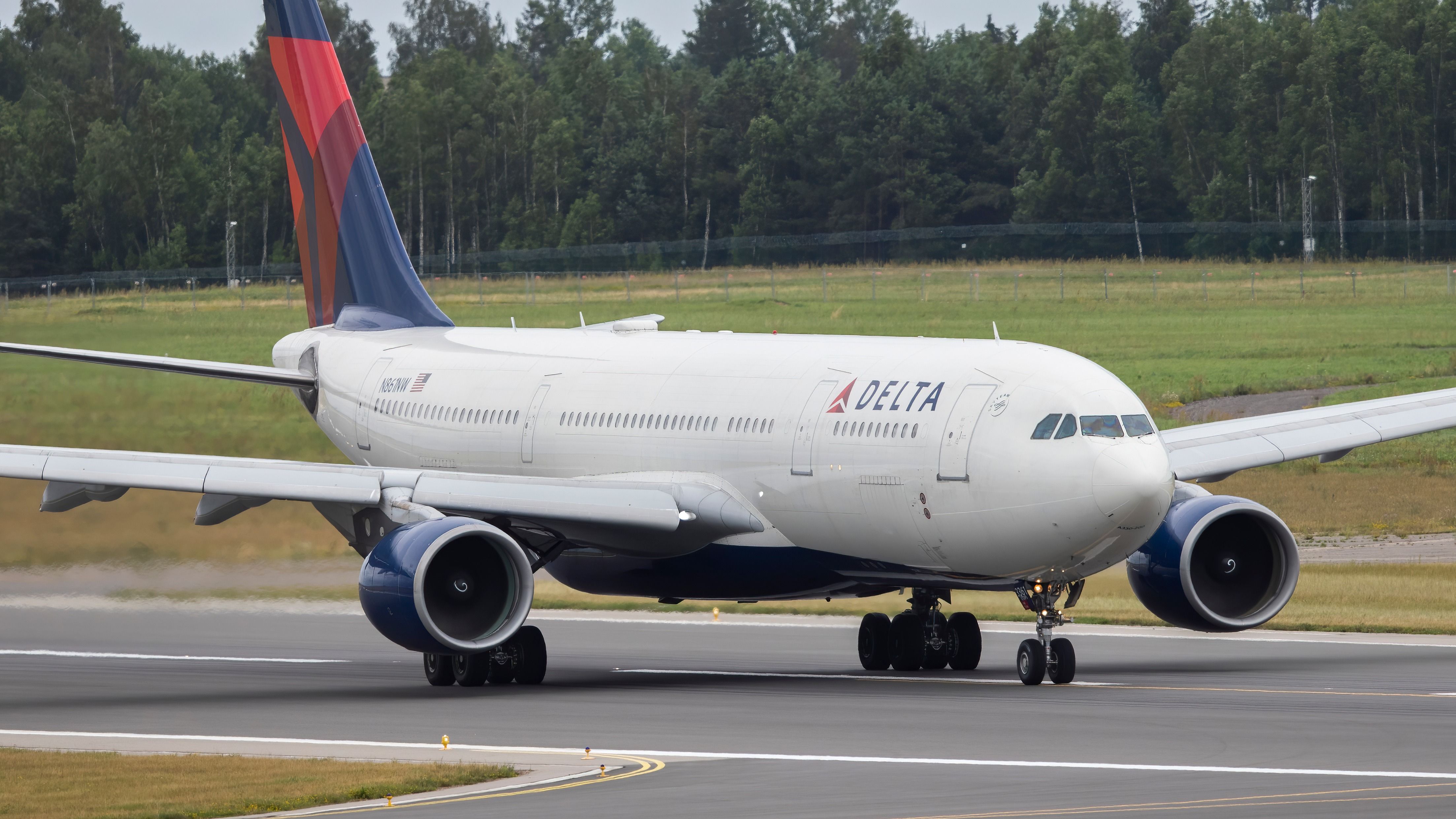 Runway Lights Were “Not Working” During Delta Air Lines Airbus A330-200 Emergency Landing In ...