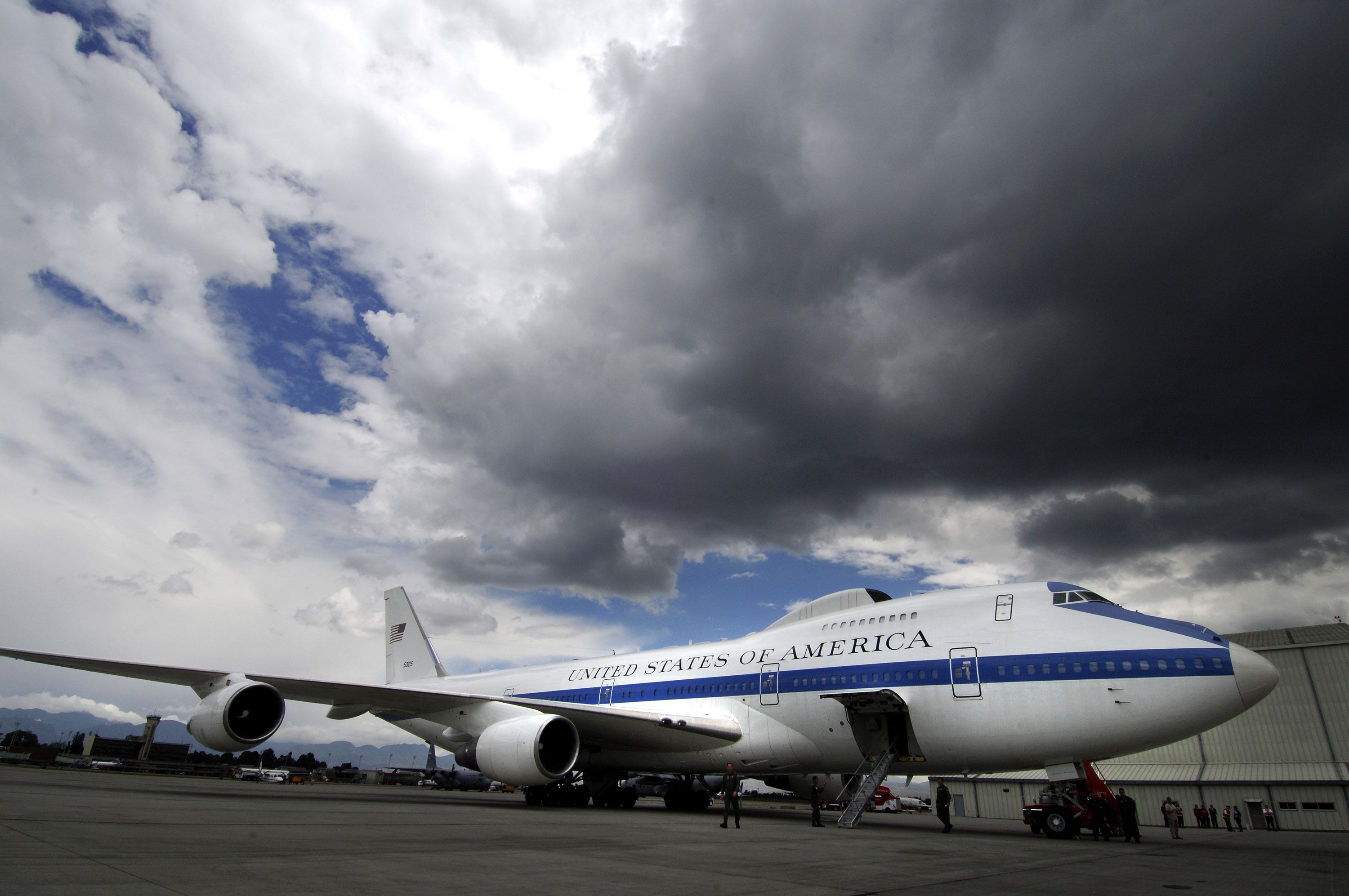 Why The E-4B Nightwatch & VC-25B Air Force One Are Critical To US ...