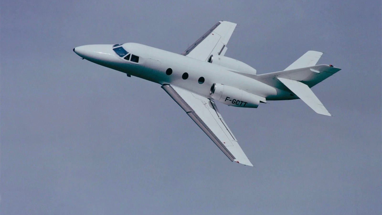 The Fastest Light Private Jet: A Look At The Dassault Falcon 10 Mystère