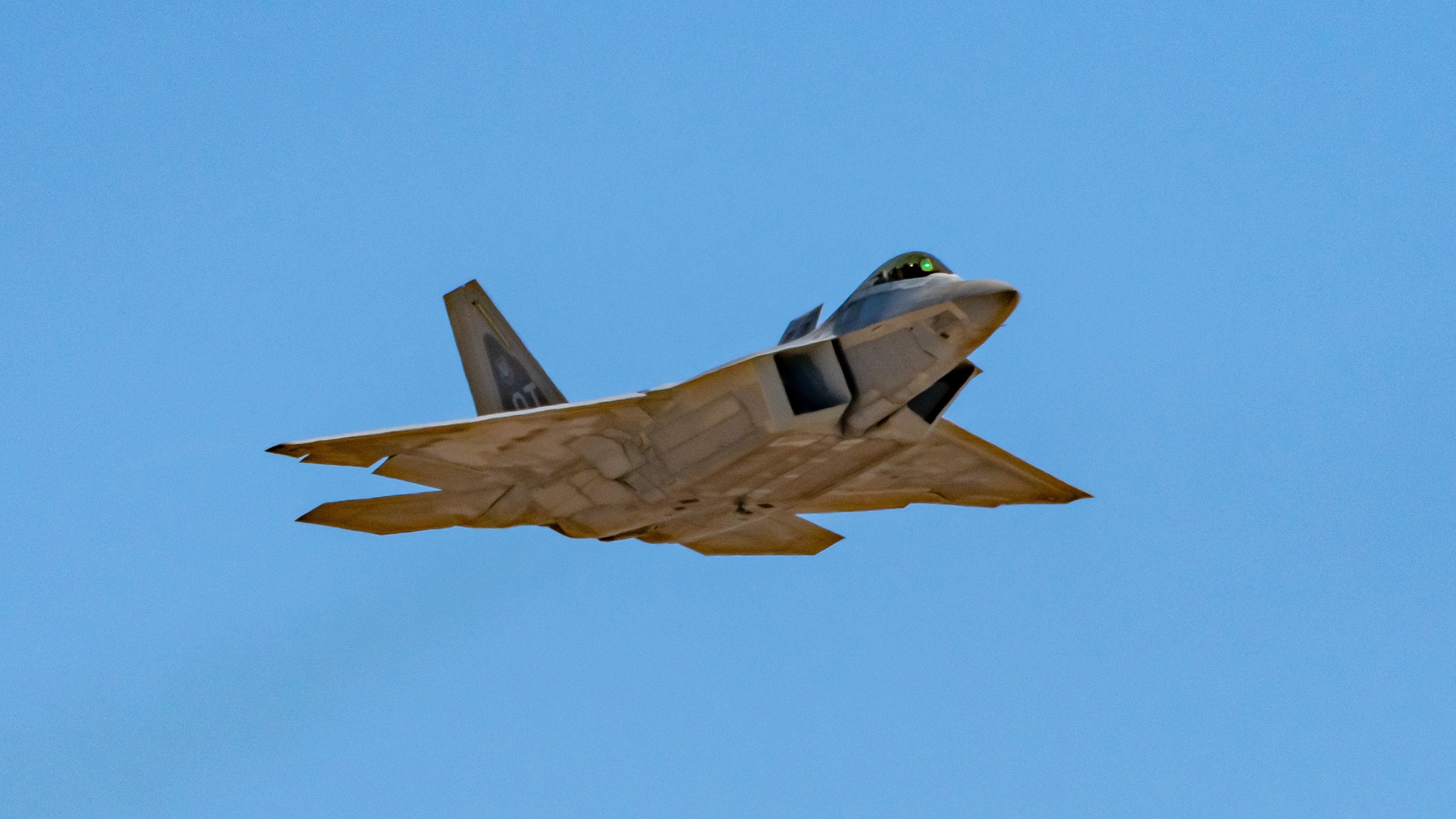 F-22 Raptor Saved From Retirement: Why The USAF Is Investing $8bn In ...