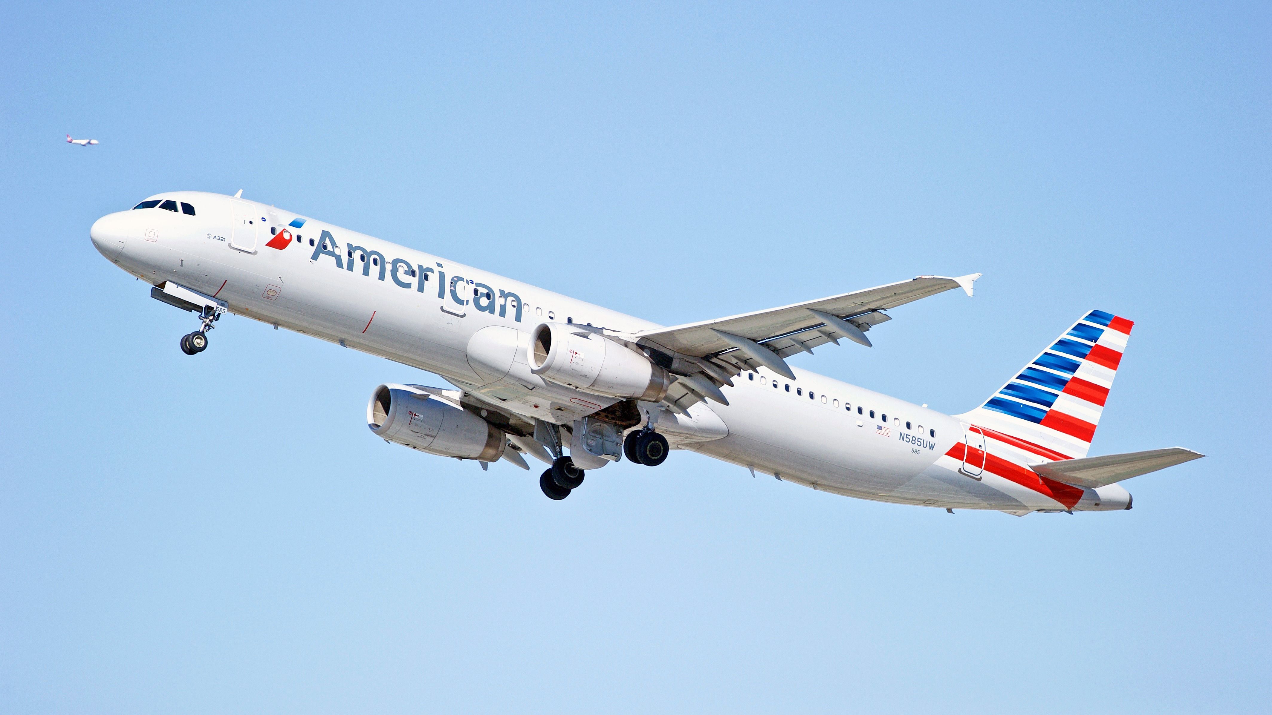 Bomb Threat Prevents American Airlines Airbus A321 From Arriving At ...