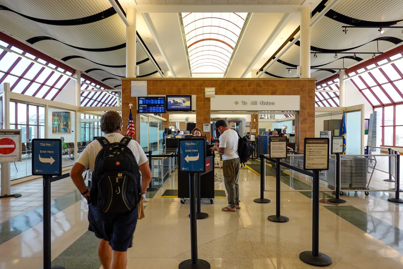 What Is The Difference Between TSA Precheck and CLEAR?