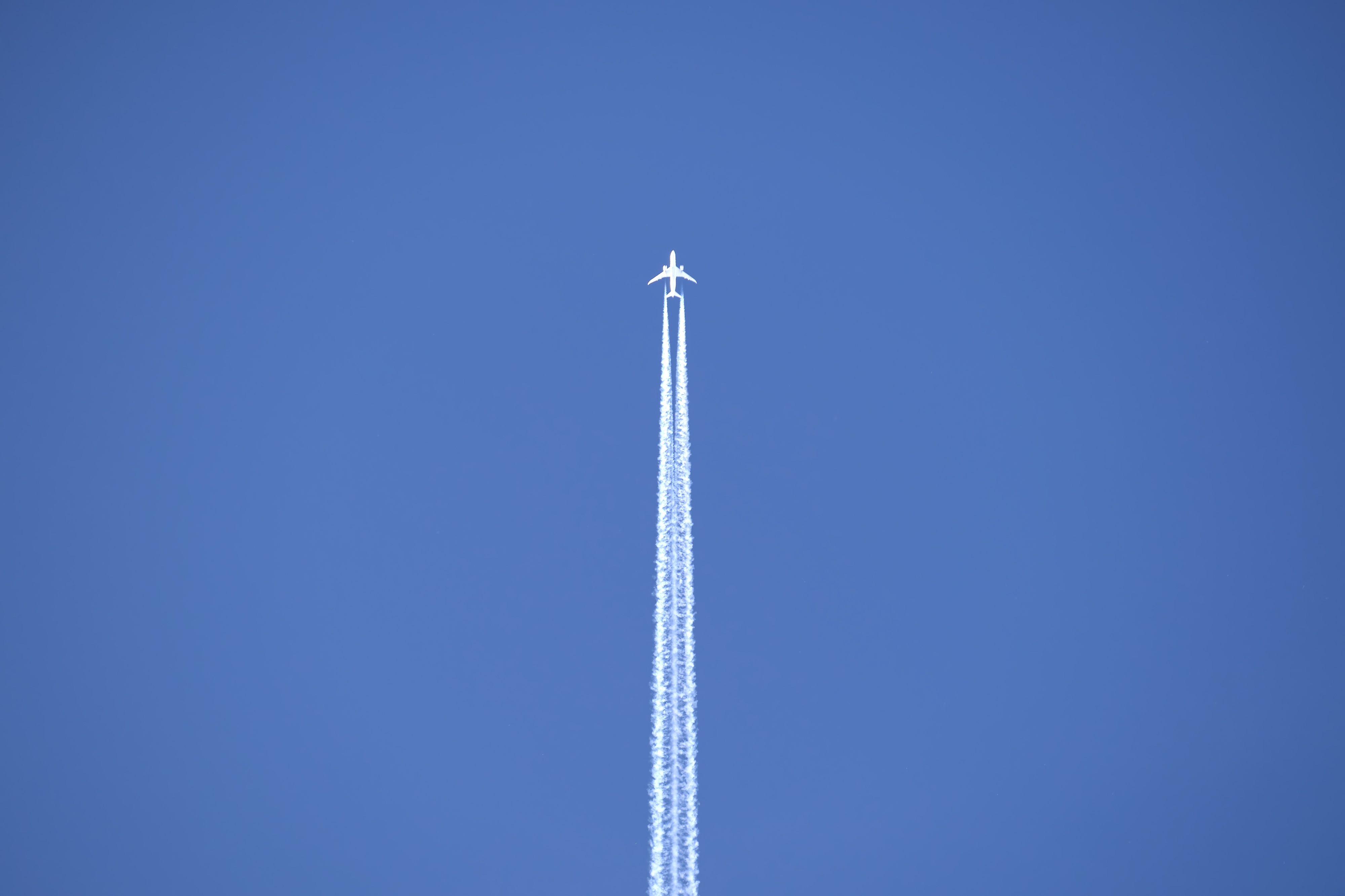 Airlines Vs. Plastics: Water Bottles Produce 2.5X More Greenhouse Gases ...
