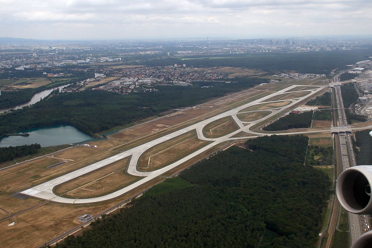 Why Is Amsterdam Schiphol's Polderbaan Runway So Far From The Terminal?