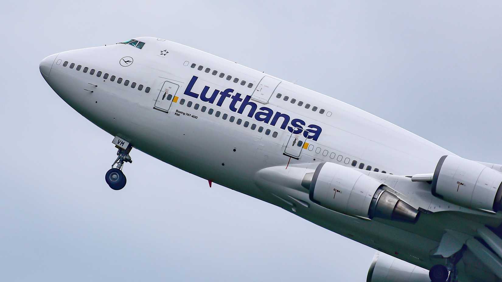 Why In The World Does Lufthansa Still Fly The Boeing 747-400?