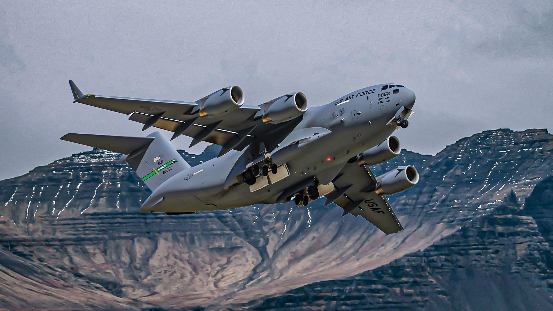 B-52 など: ボーイング プラザ EAA エアベンチャー 2024 で注目すべき 5 機の米空軍機