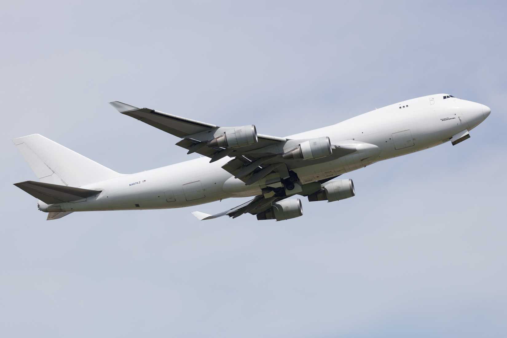 The Boeing 747-400: The Aircraft That Shrunk The World