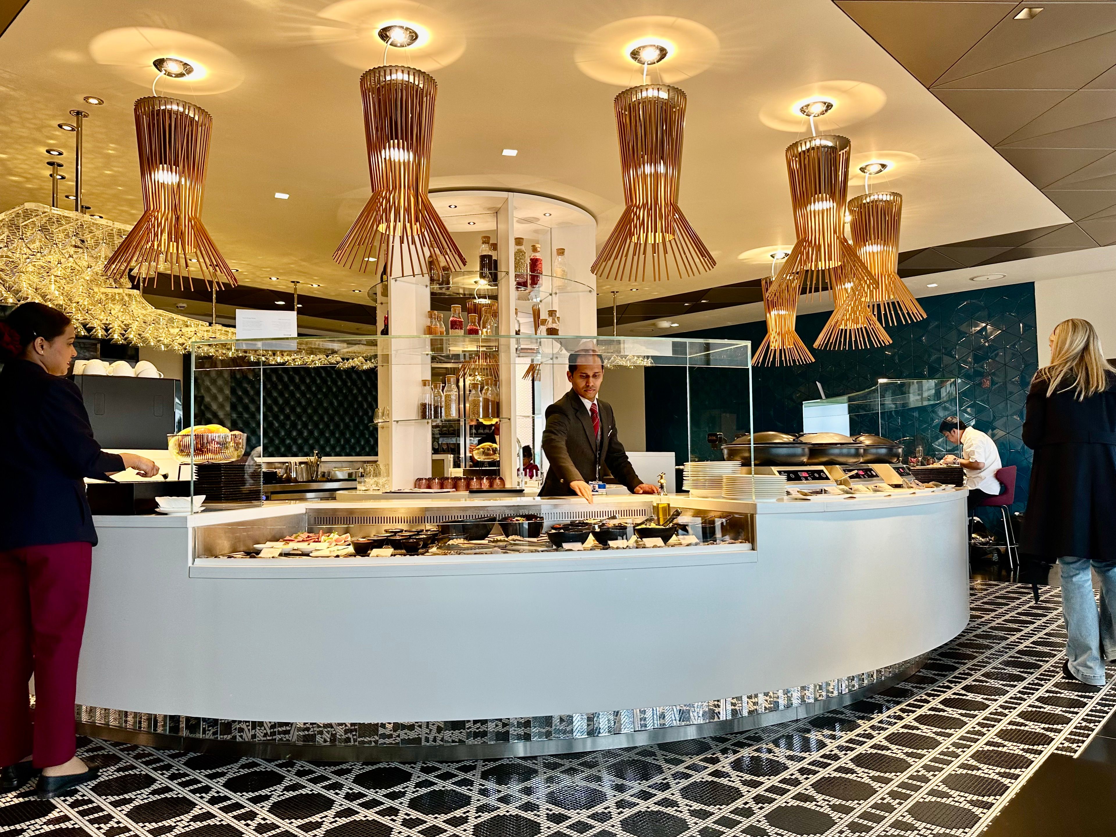 Stunning: We Review Qatar Airways London Heathrow Premium Lounge At T4