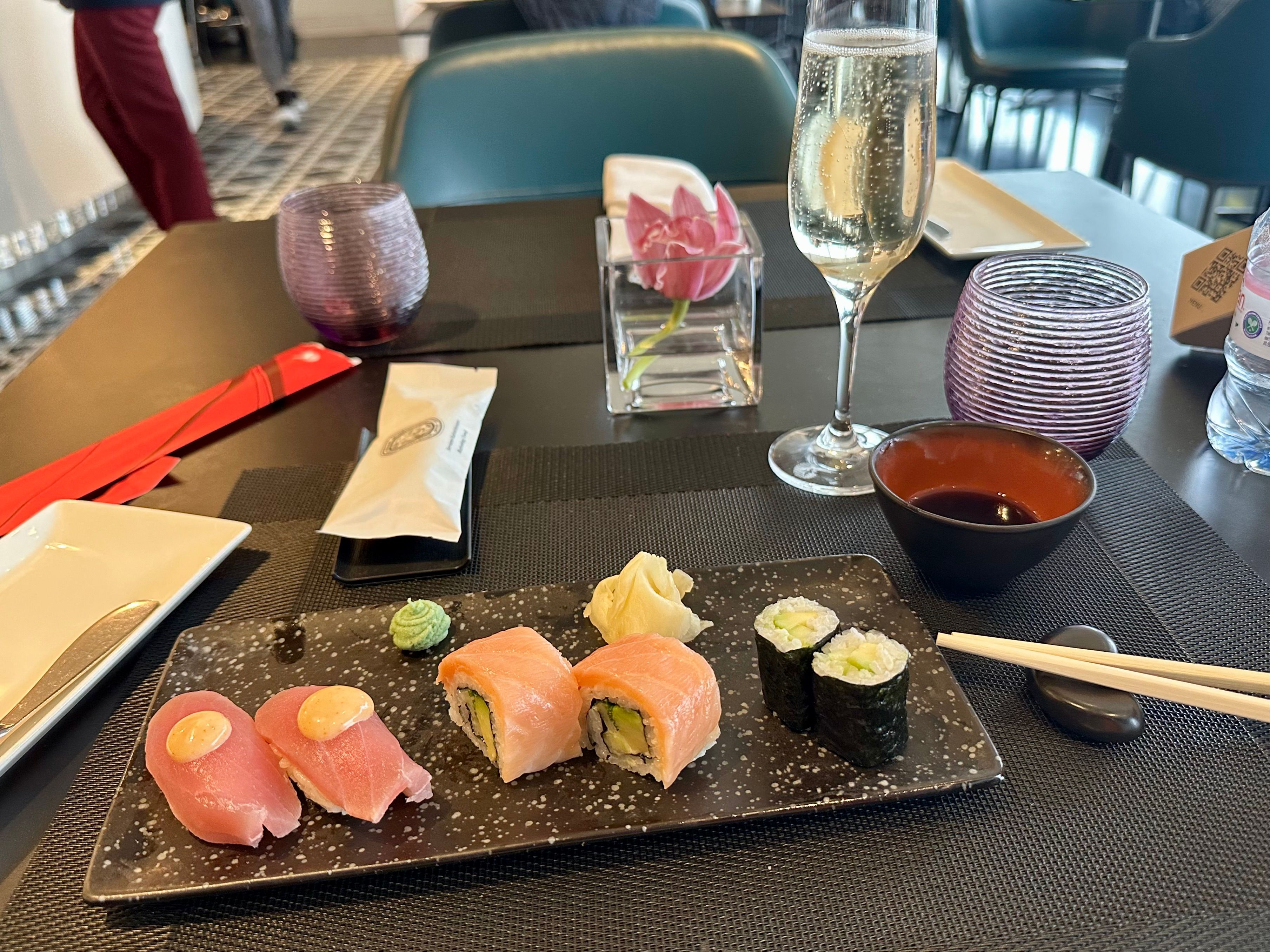 Stunning: We Review Qatar Airways London Heathrow Premium Lounge At T4