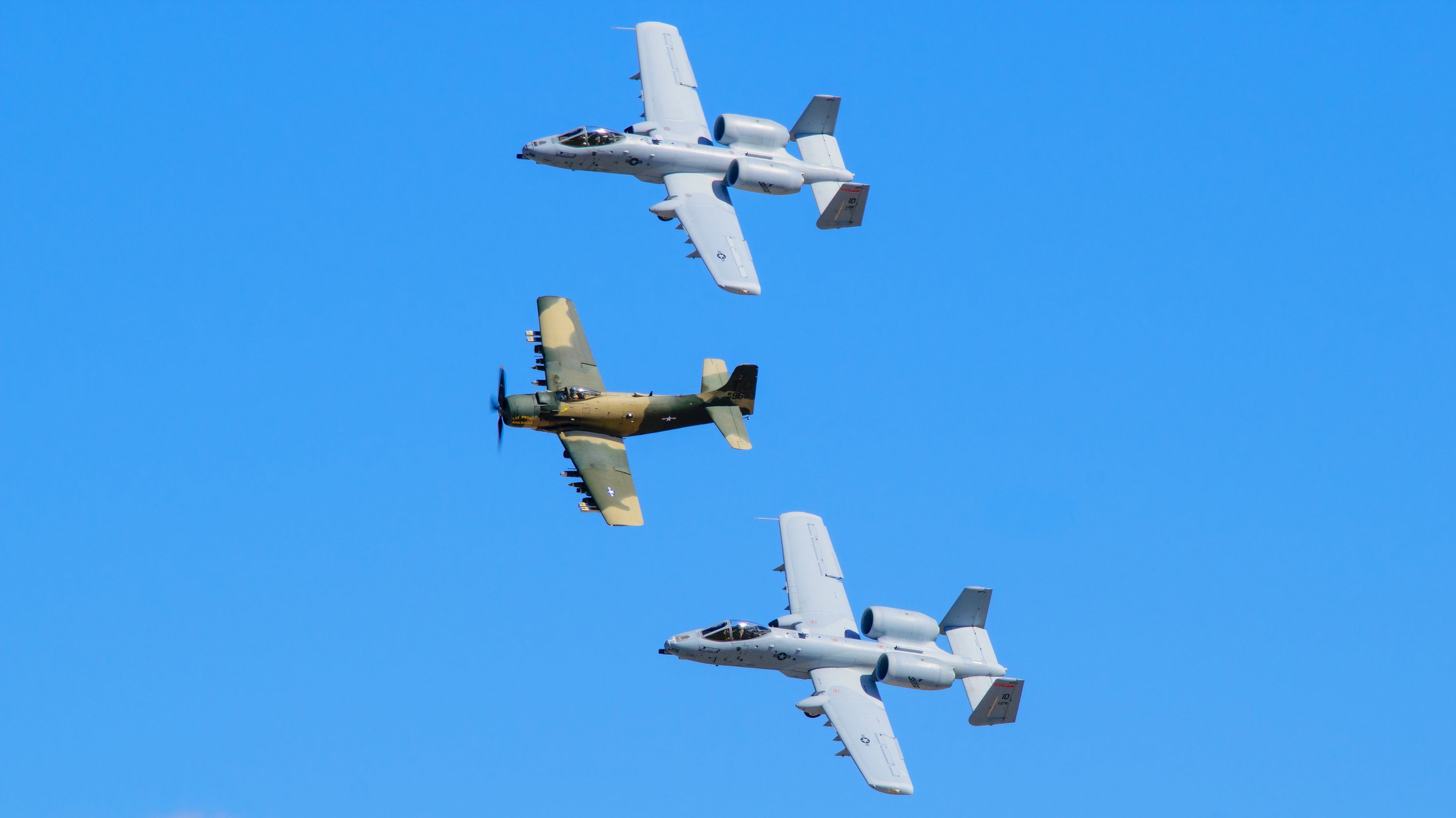 Confirmed: USAF A-10 Warthog Demo Team Will Perform In EAA AirVenture ...