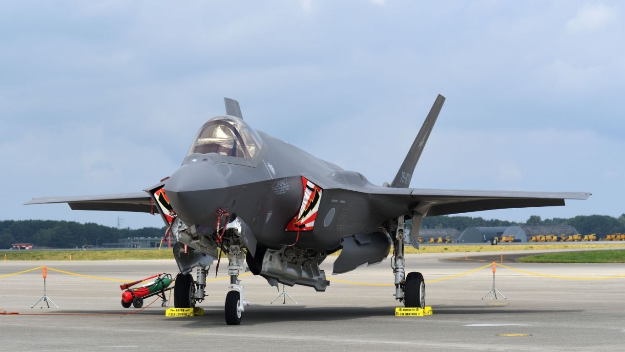 2 Japanese F-35 Stealth Fighters Make Emergency Landing At Aomori Airport