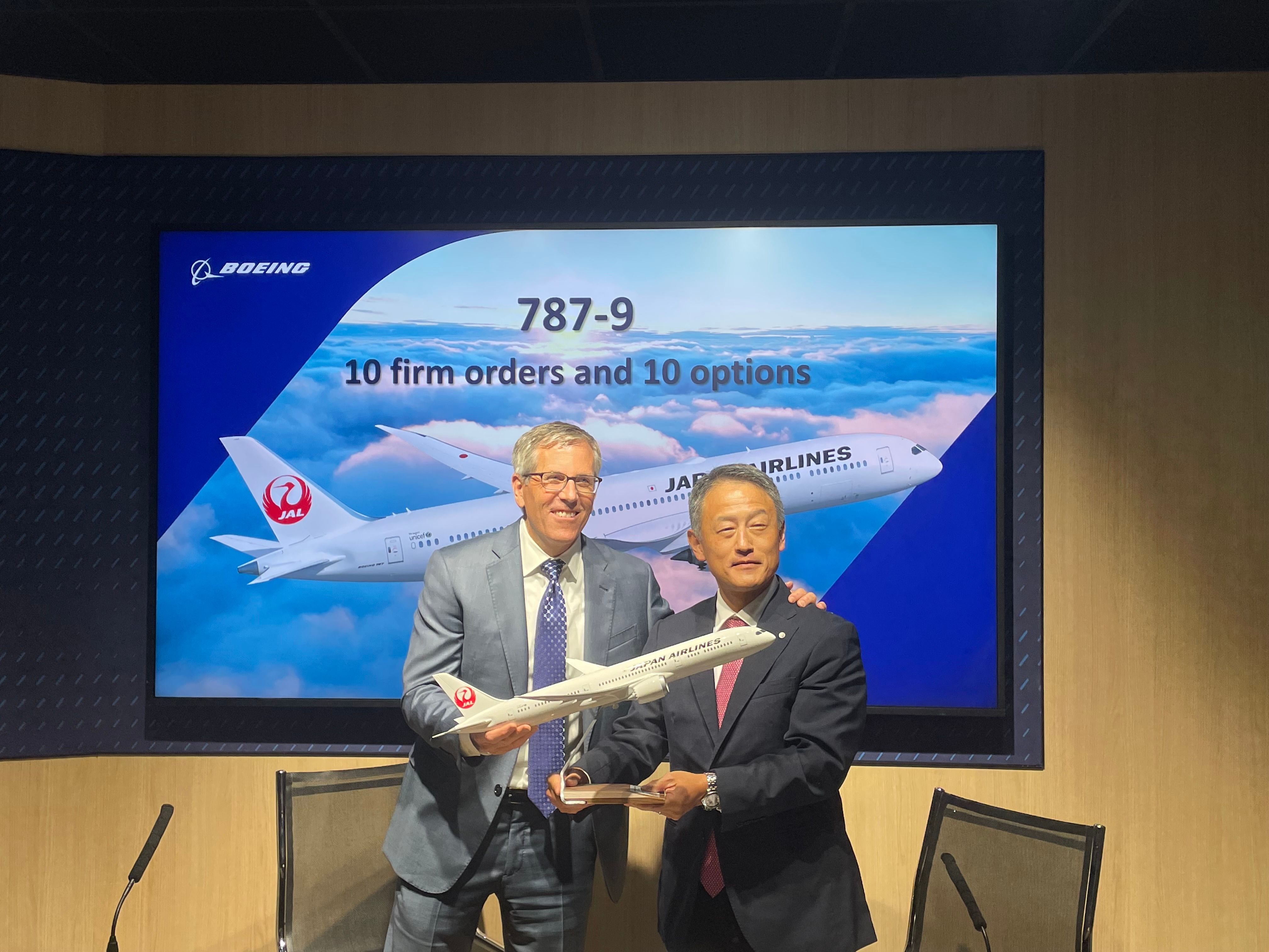 Japan Airlines Orders Up To 20 More Boeing 787 Dreamliners At Farnborough Airshow