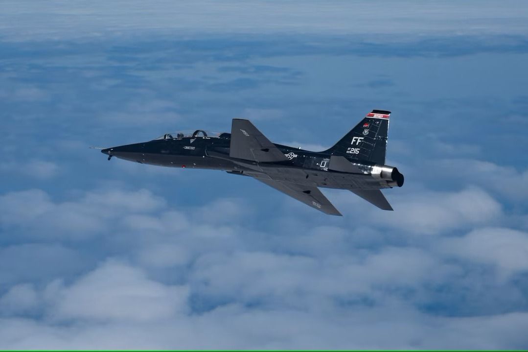 What Is The Difference Between The USAF T-38 & F-5?