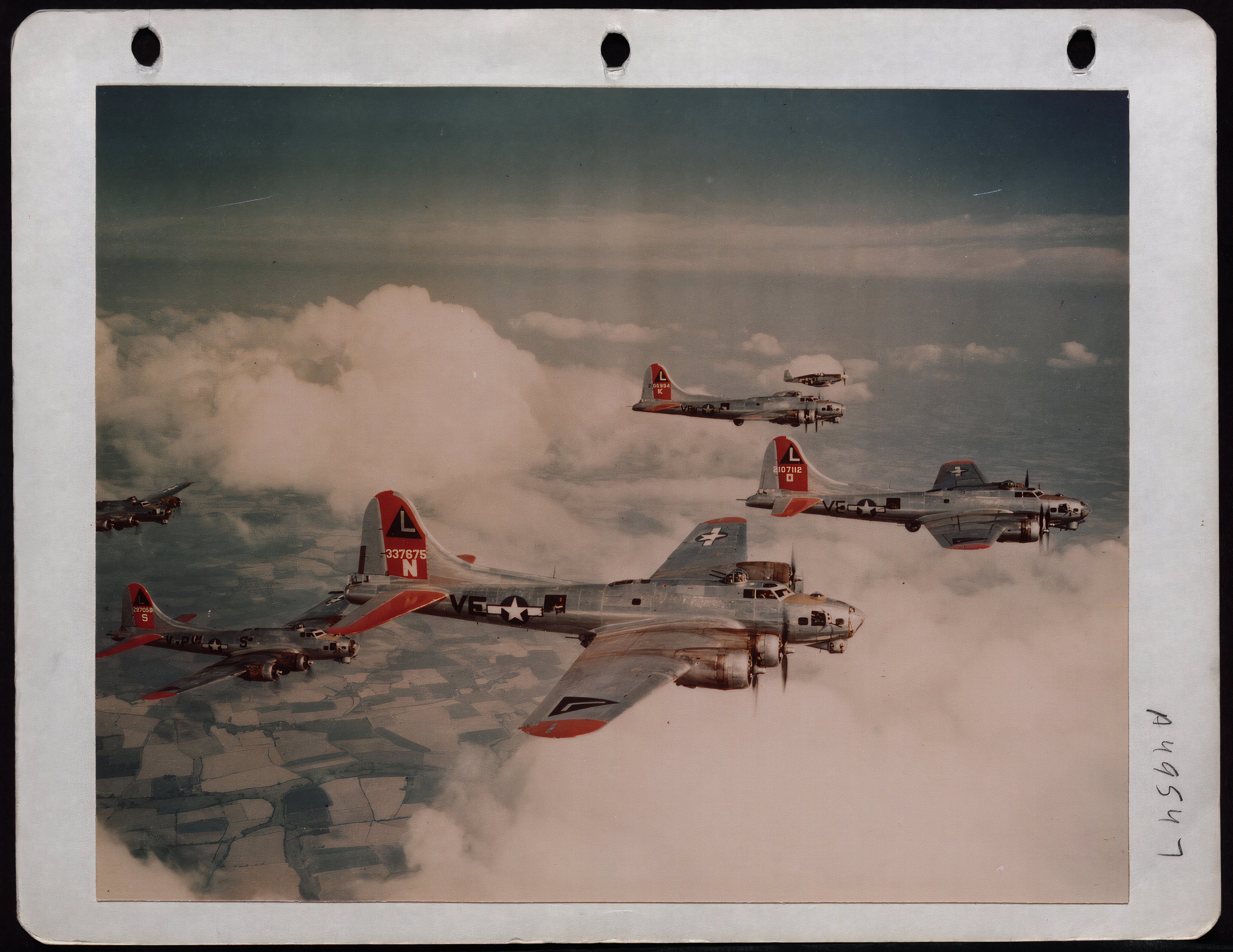 Bravery In The Skies: Clark Gable's Service As A WWII Boeing B-17 ...