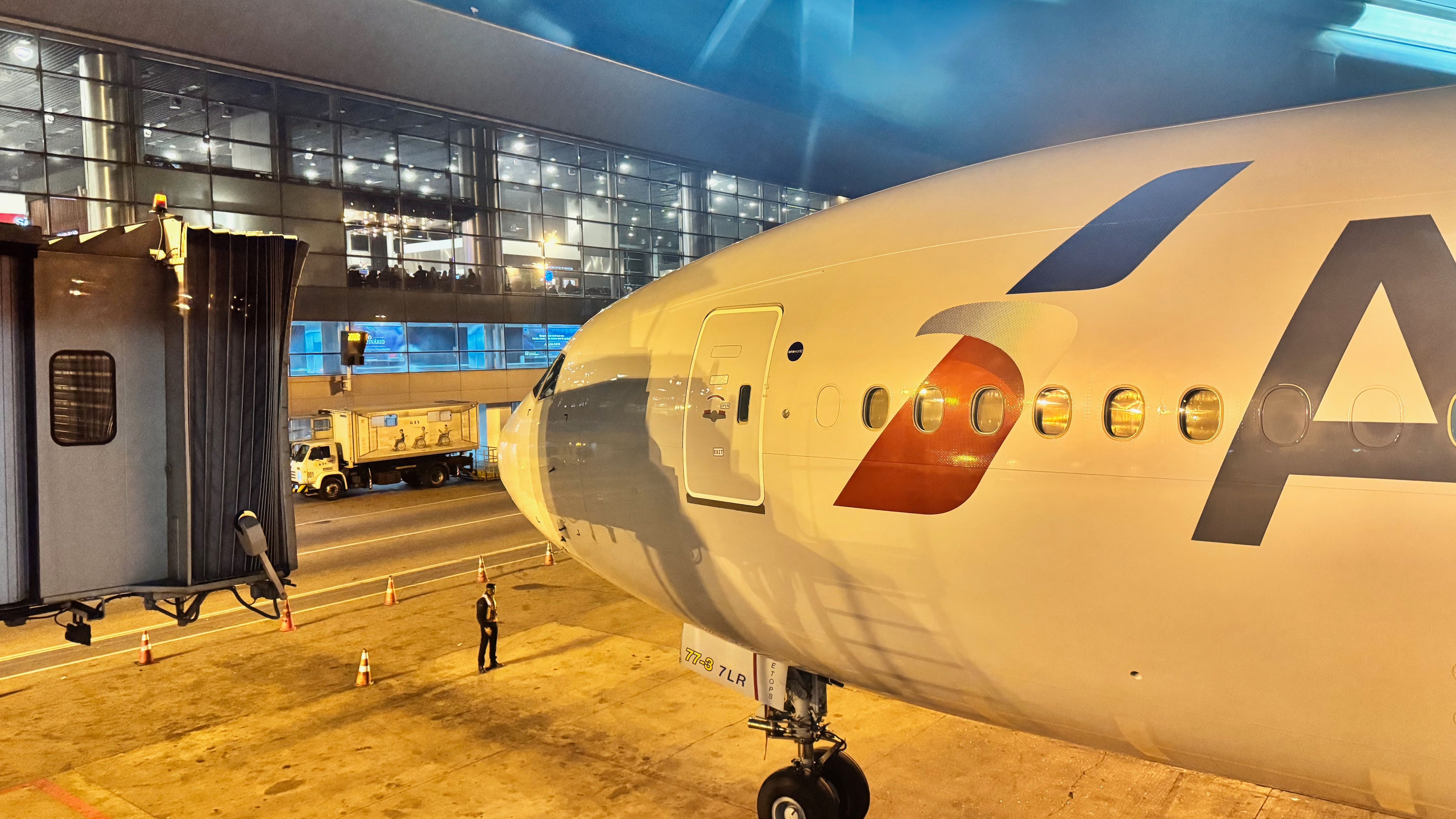 Inflight Cabin Tour American Airlines Boeing 777200 Main American