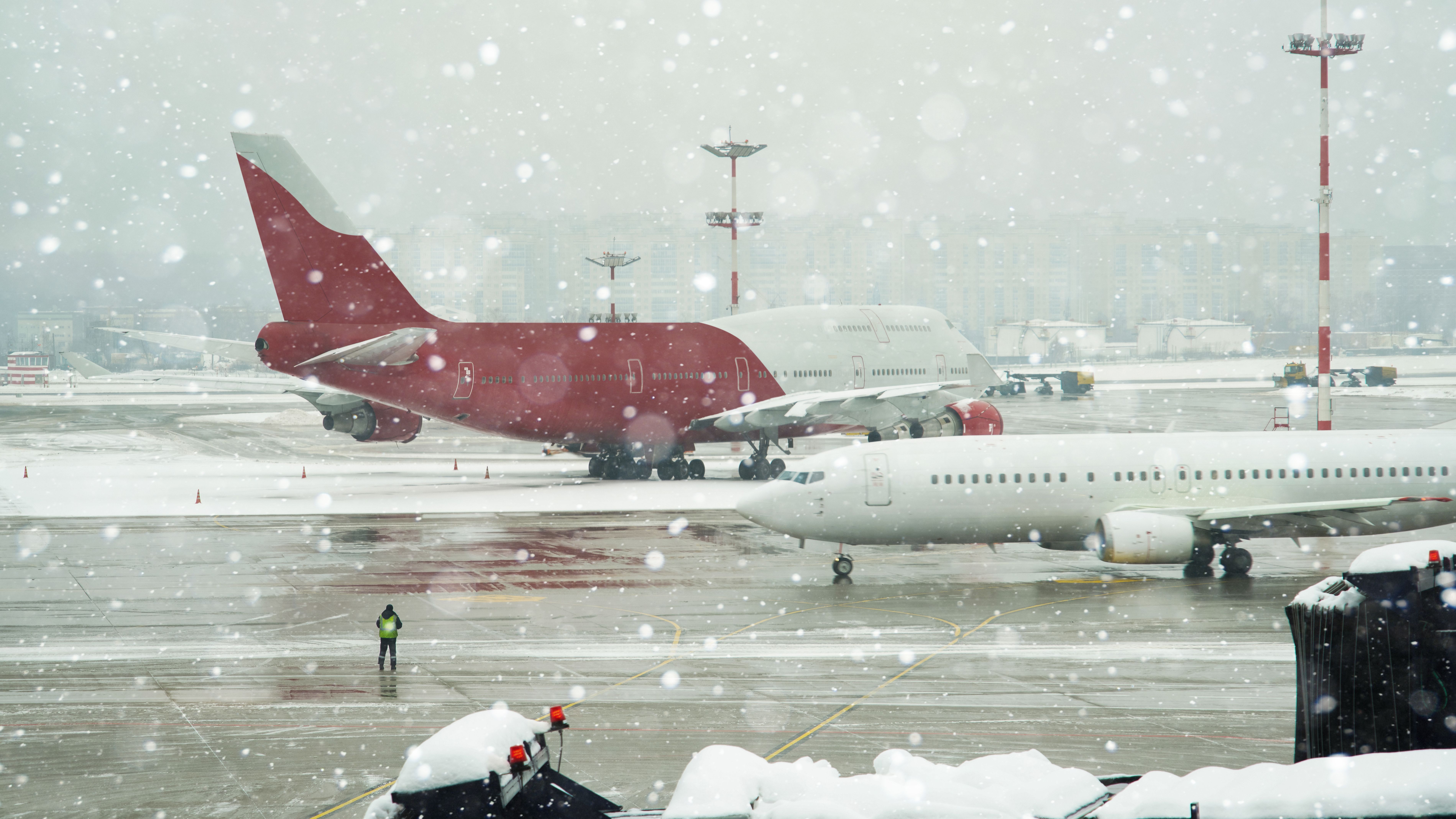 Landing In Snow: How Do Pilots Do It Safely?