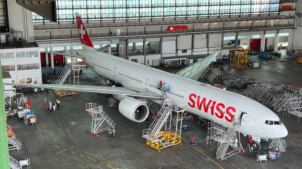 Red Nosed Reindeer: SWISS Reveals Photos Of Its 1st Airbus A350-900