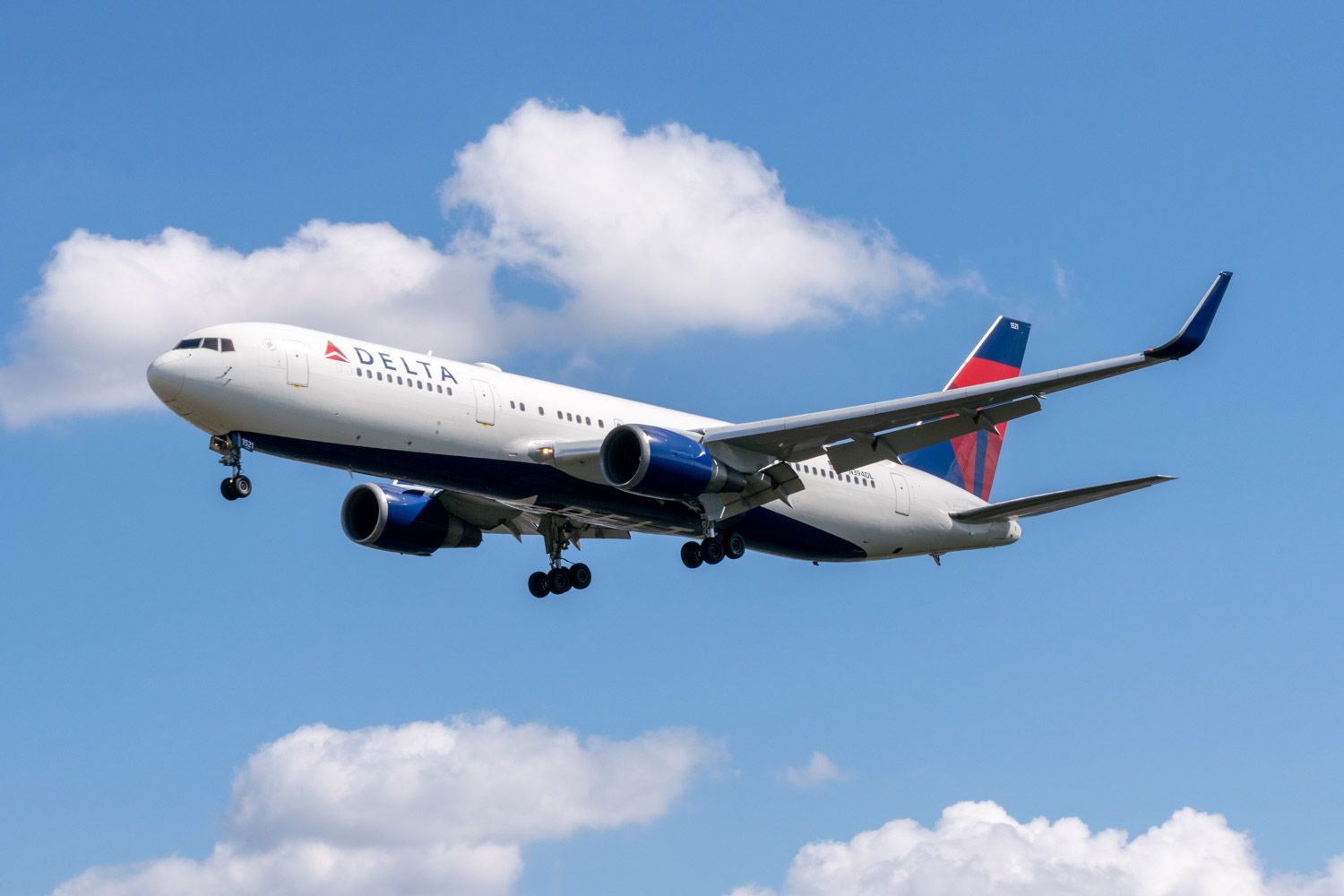Goodbye: Delta Air Lines Retires Boeing 767-300ER That Lost Emergency ...