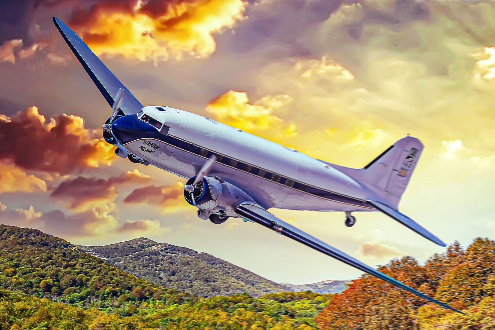 Cathay Pacific: 5 Fast Facts About Hong Kong's Flag Carrier