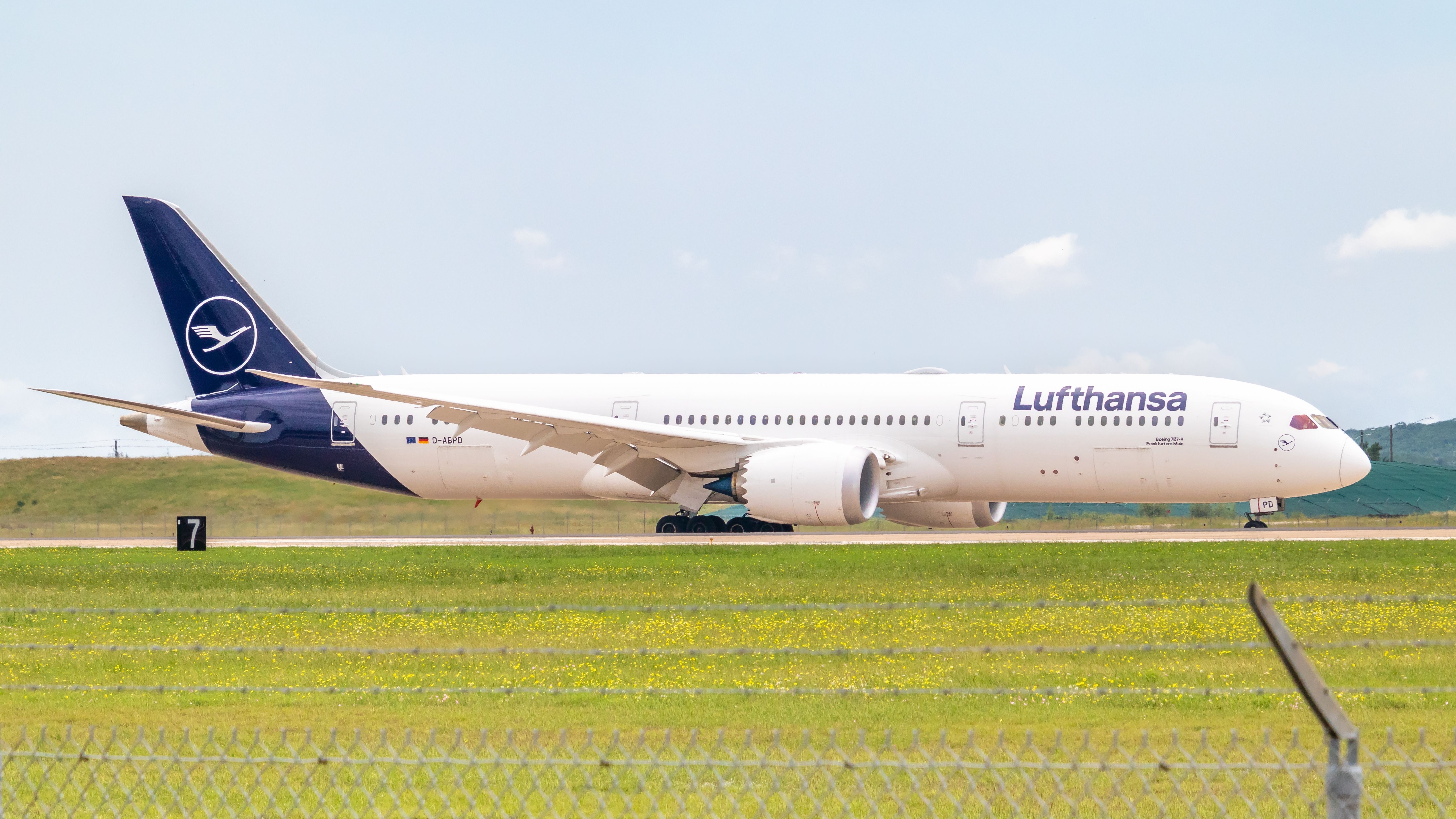 Lufthansa Boeing 787 Remains On Ground At Denver After Returning ...