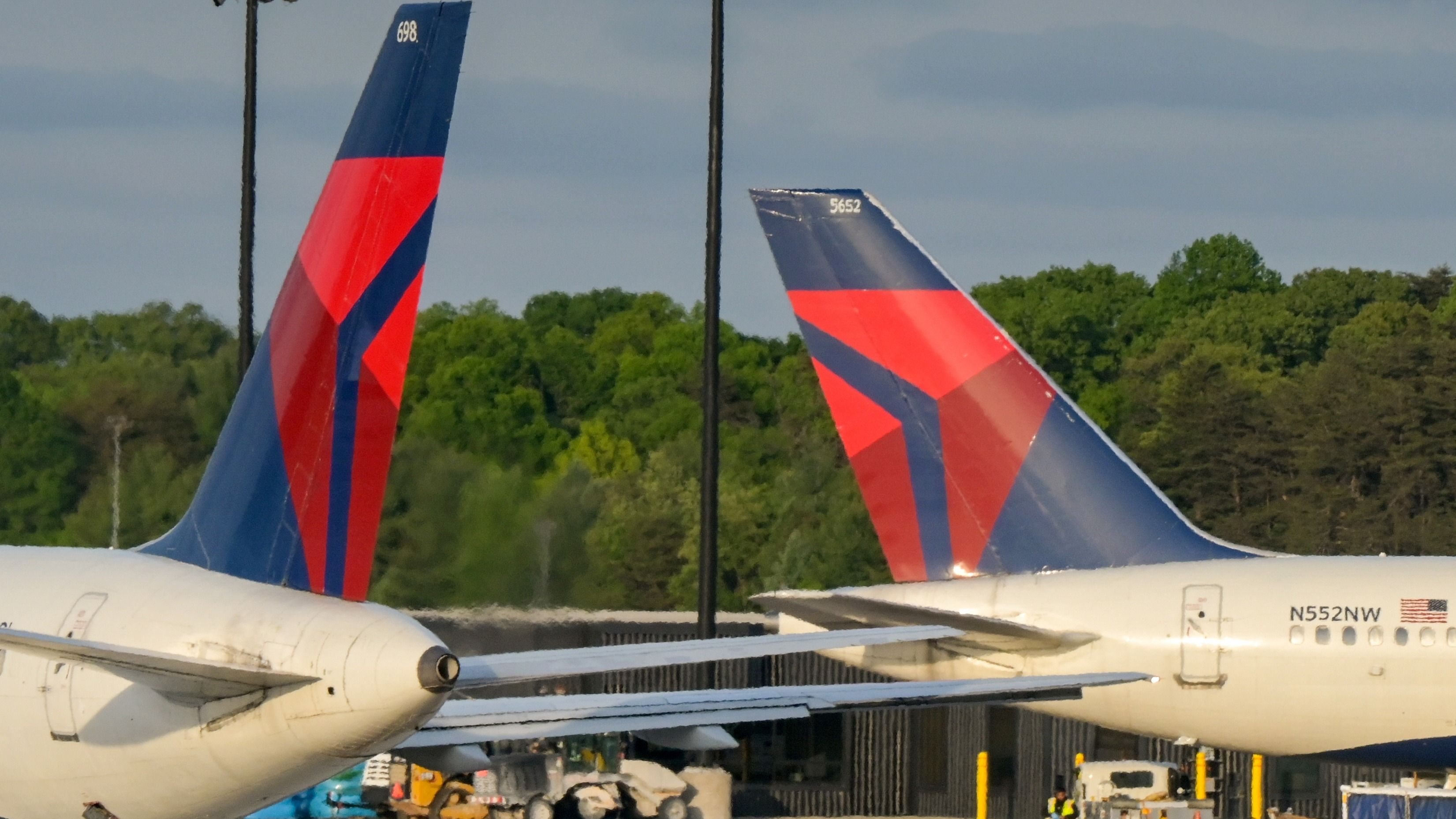 Delta Air Lines Emphasizes Flight Attendant Uniform Compliance Begins ...
