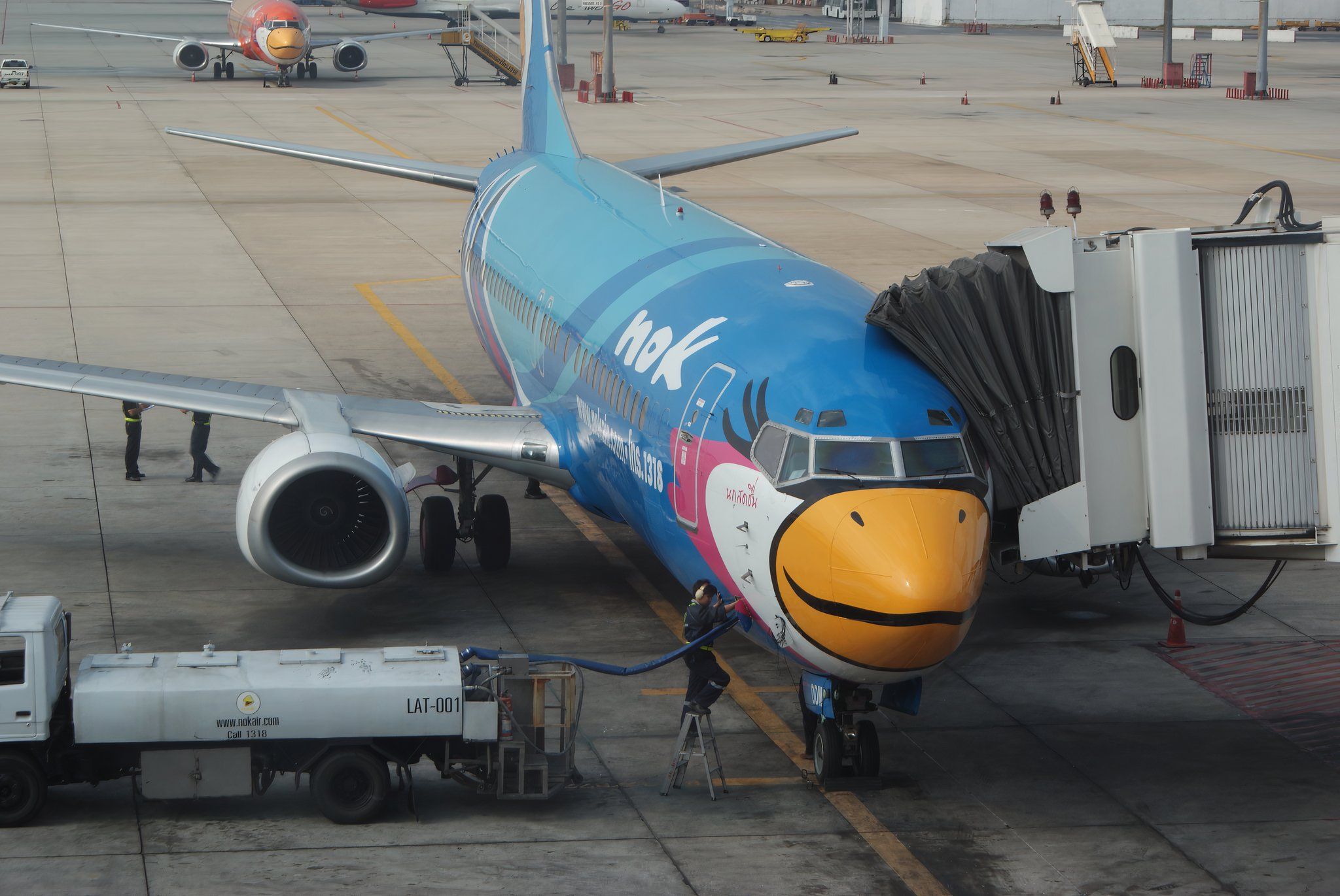 Bangkok Don Mueang Airport Has A Golf Course Between Its Runways: Here ...