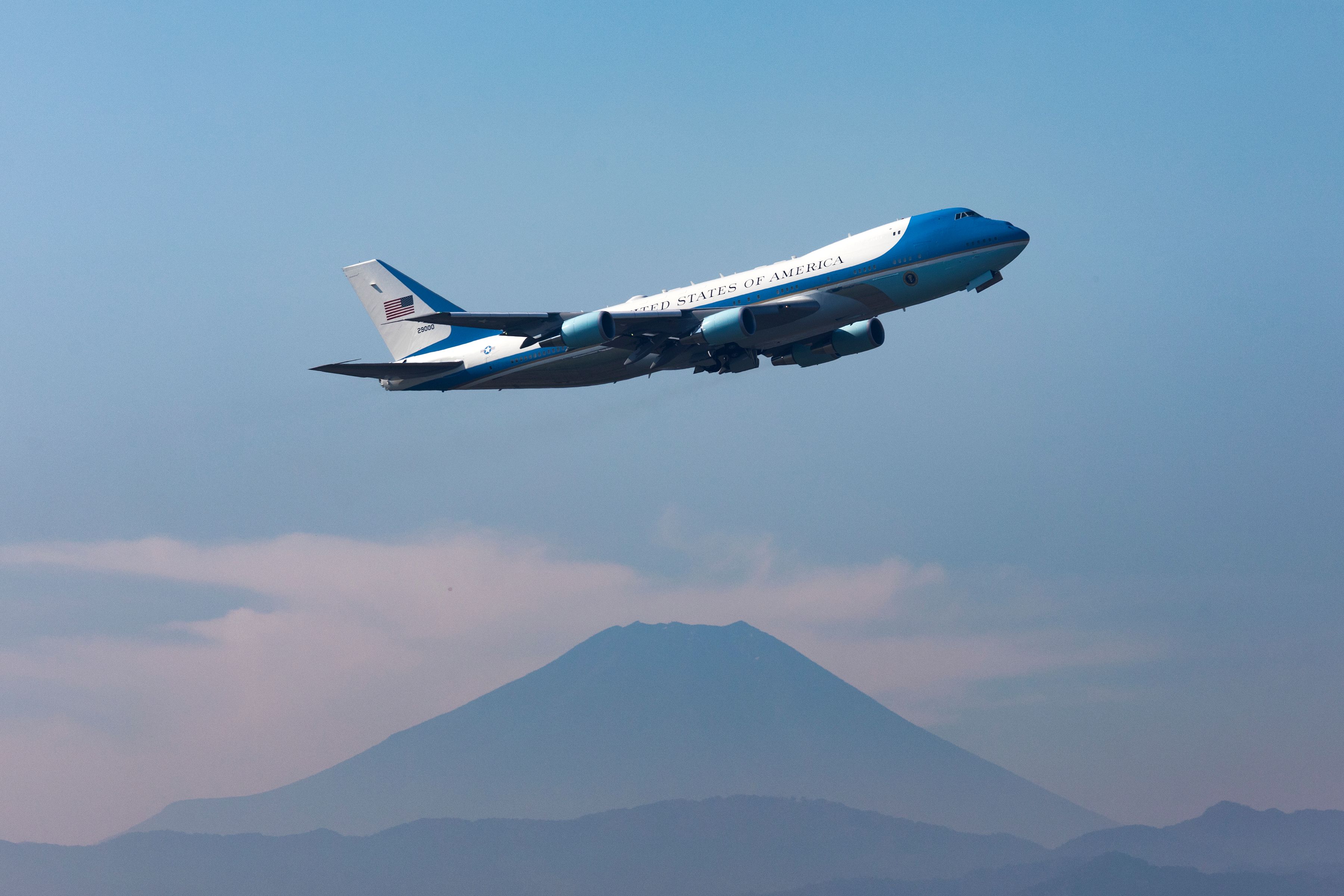 Why The E-4B Nightwatch & VC-25B Air Force One Are Critical To US ...