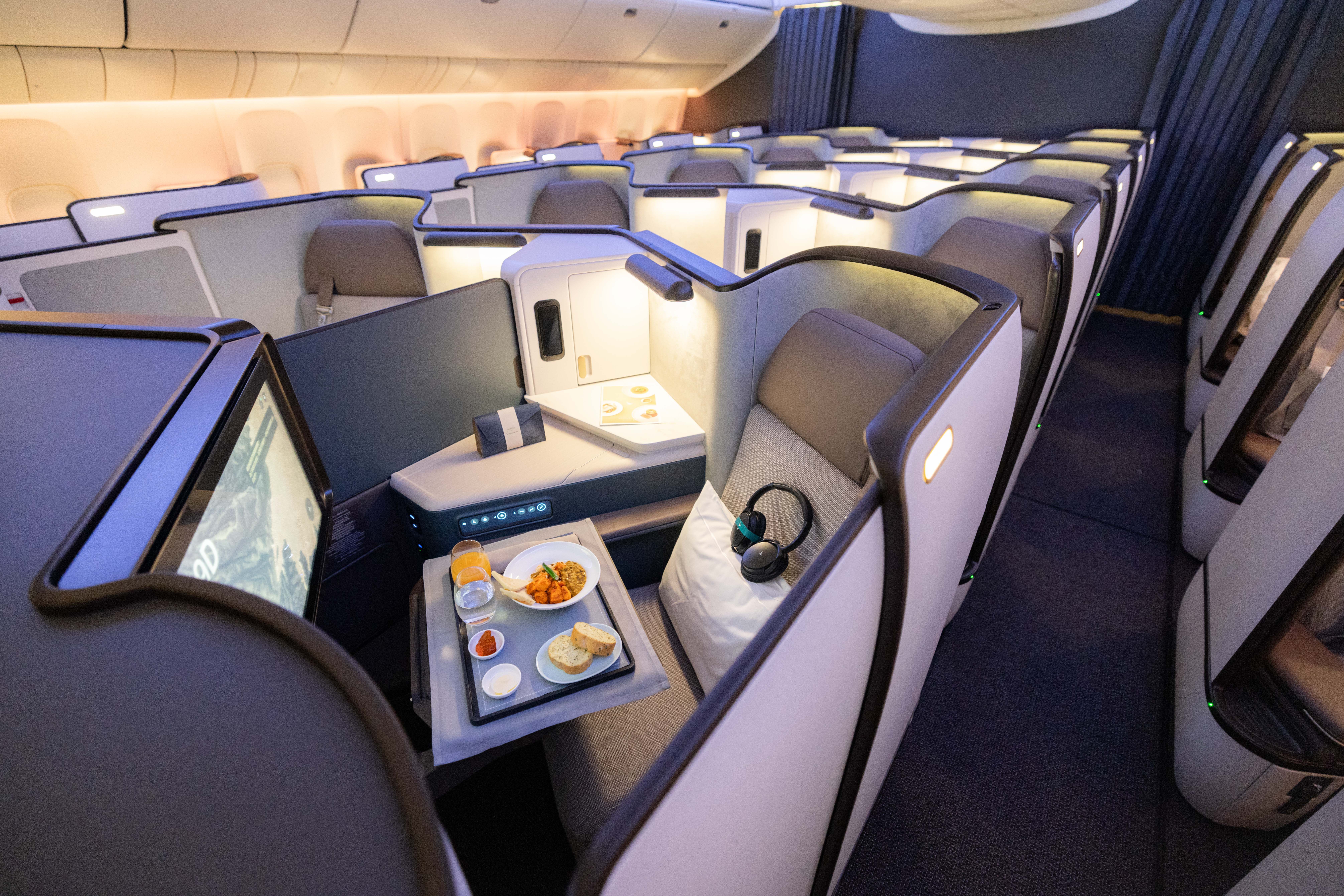 Cathay Pacific Shows Off New Business Class Suite On Retrofitted Boeing 777-300ER - Infralog