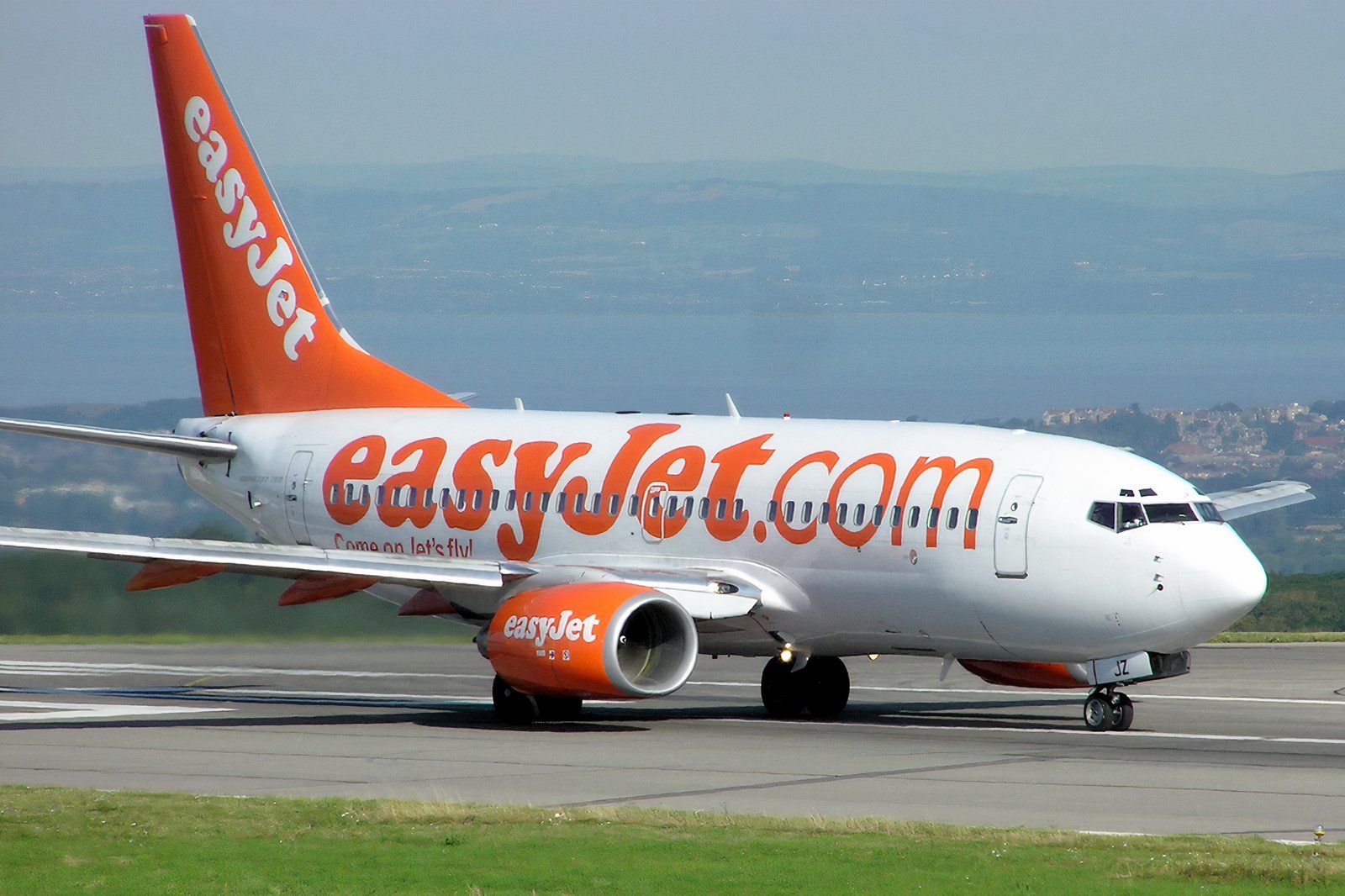When & Why Did easyJet Switch From Boeing To Airbus Aircraft?