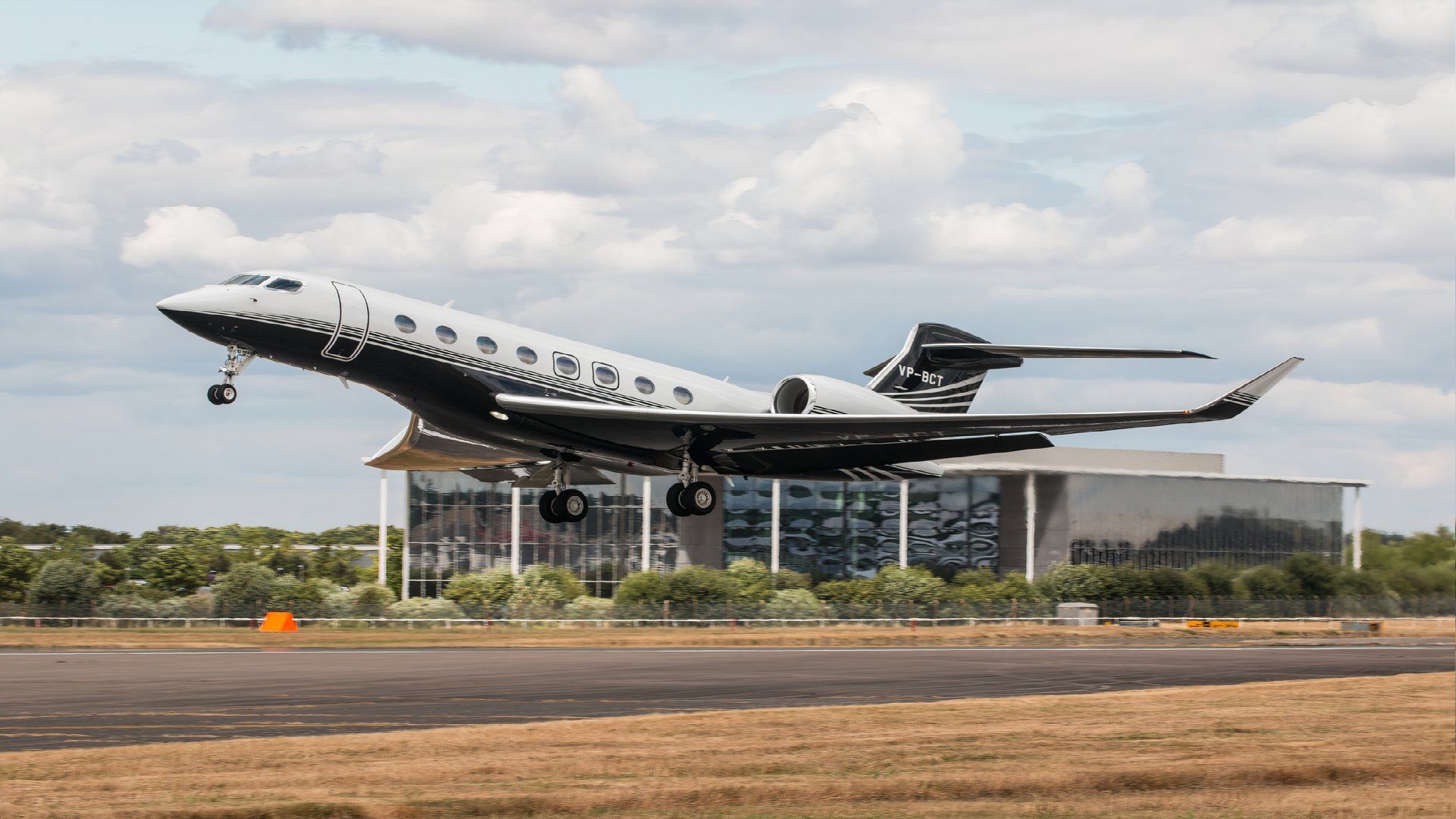 A Closer Look At The 7 Gulfstream Jets Presently In Production