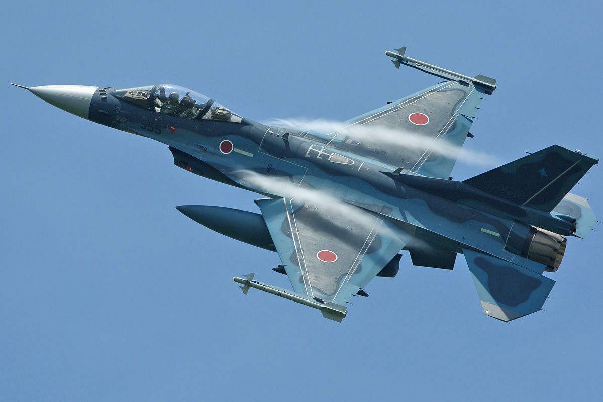 5 Ways The JASDF F-2 & F-15 Fighters Are Unique