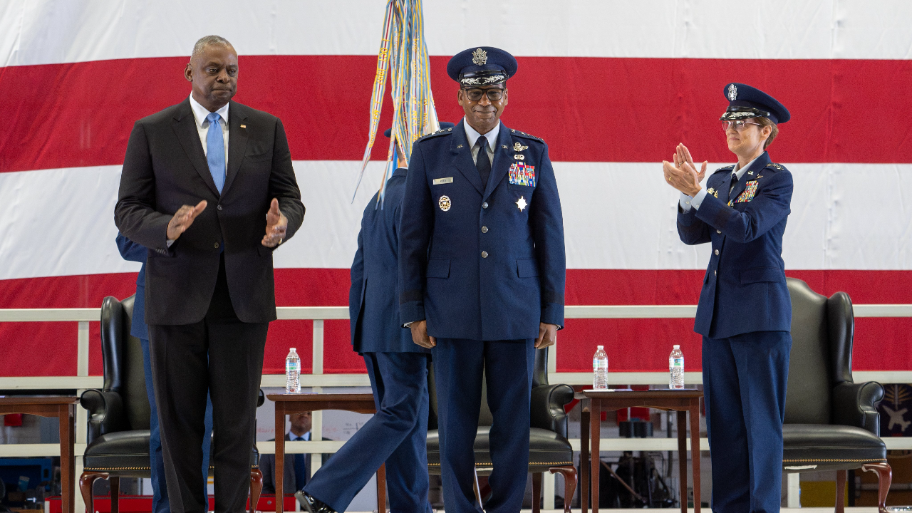Longest Serving Woman 4-Star General Retires From US Air Force After 36 ...