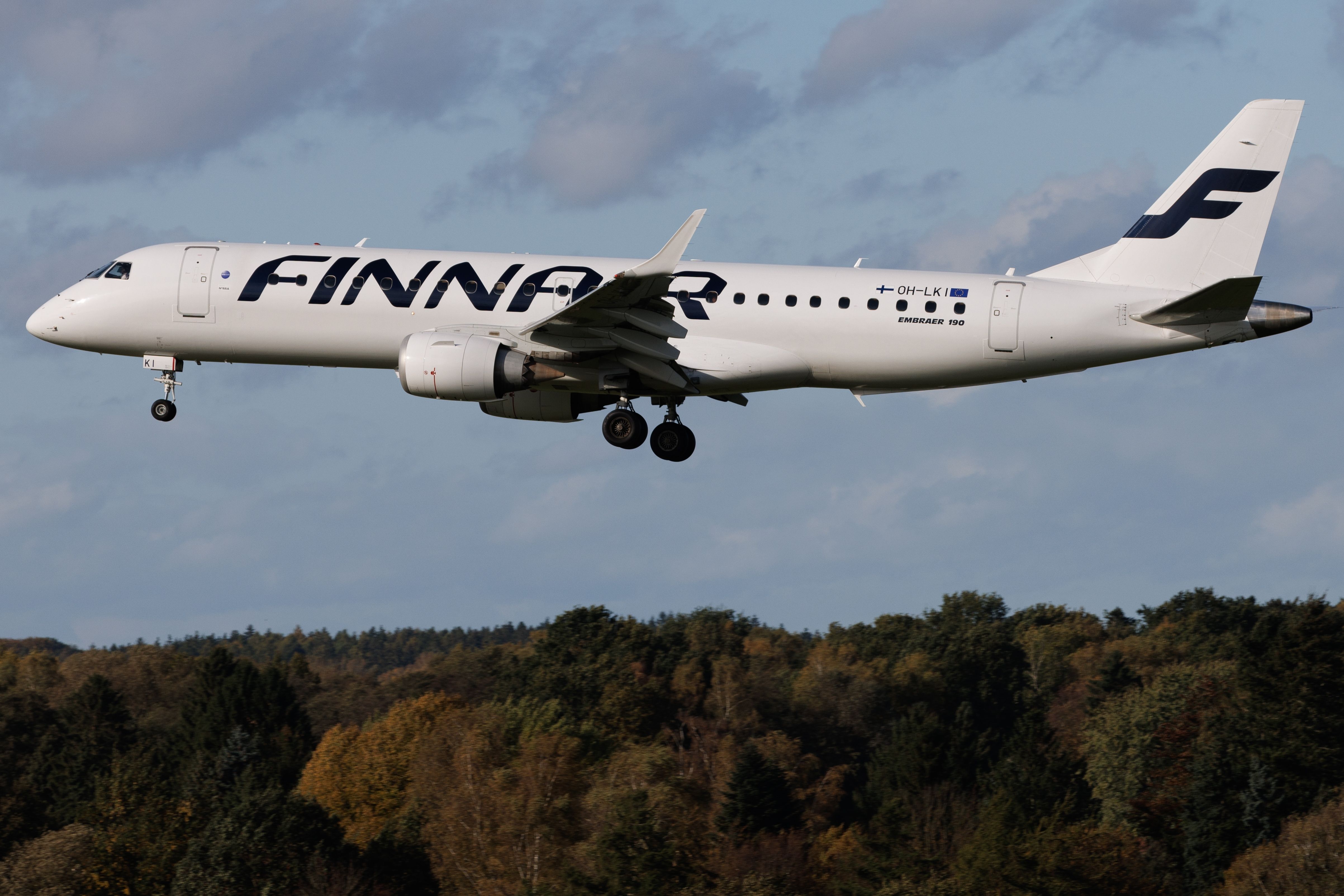 Airbus A220 Vs Embraer E2: 5 Key Points Of Comparison Airbus A220 Vs Embraer E2: 5 Key Points Of Comparison