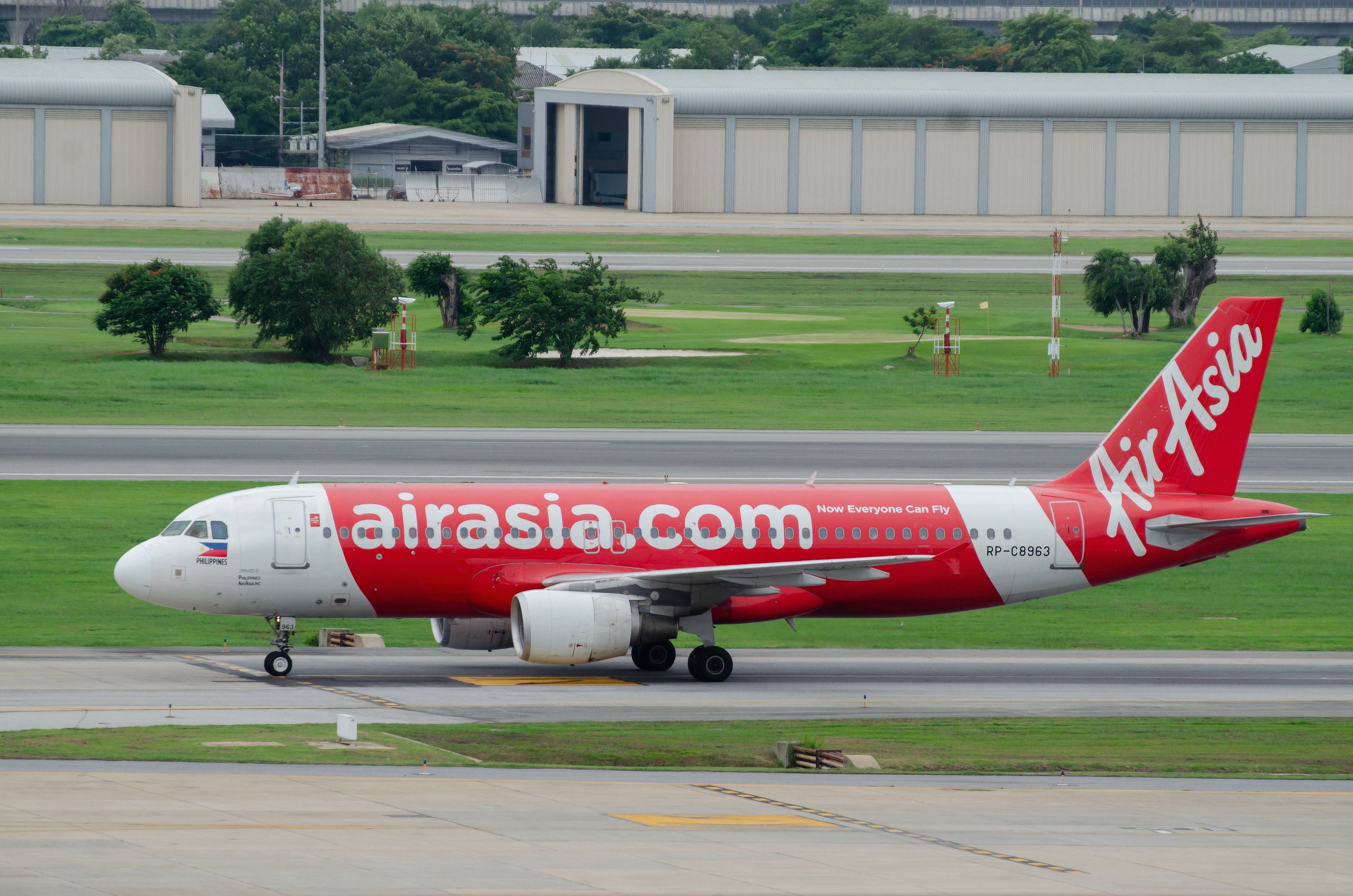 Bangkok Don Mueang Airport Has A Golf Course Between Its Runways: Here ...