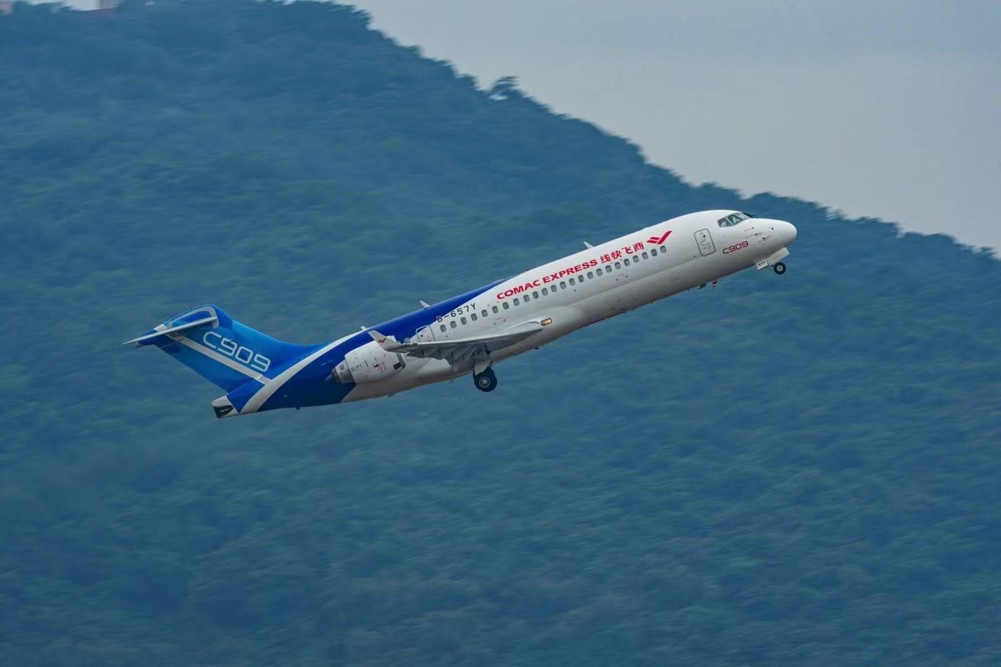 Comac C909 | Simple Flying