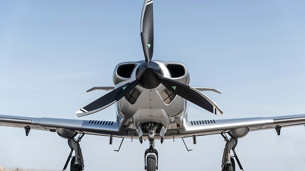 What Makes The Diamond DA50 RG Stand Out?