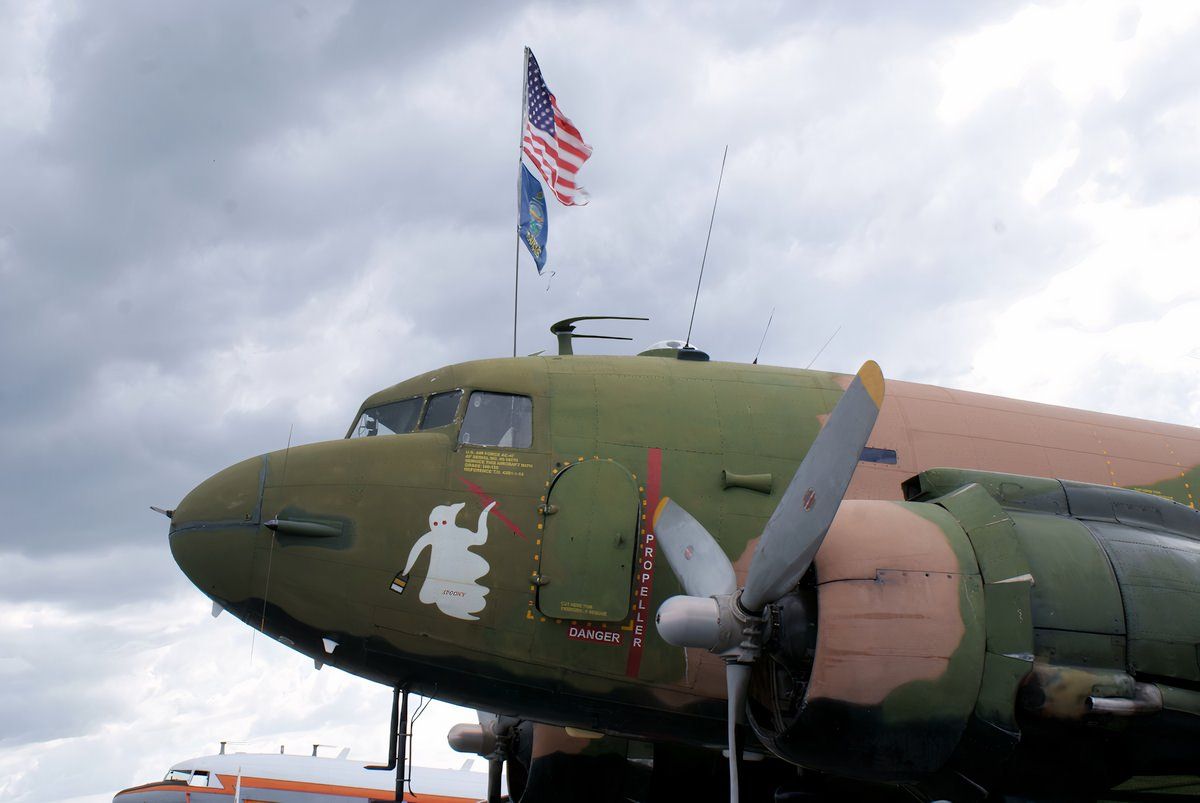 Pin-Ups, Sharks & Cartoons: A Quick History Of US Military Aircraft ...