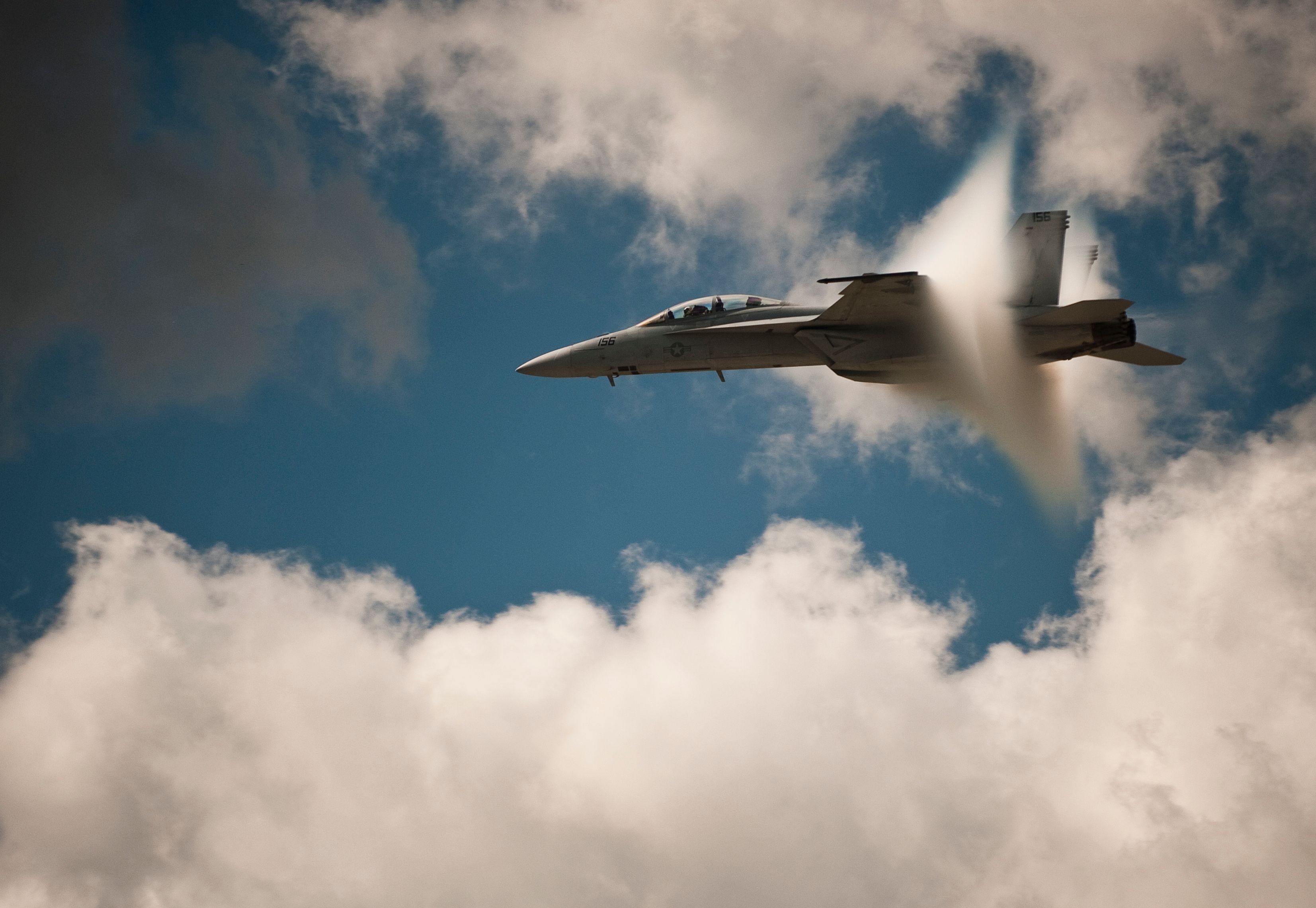 What Causes Fighter Jet Vapor Cones?