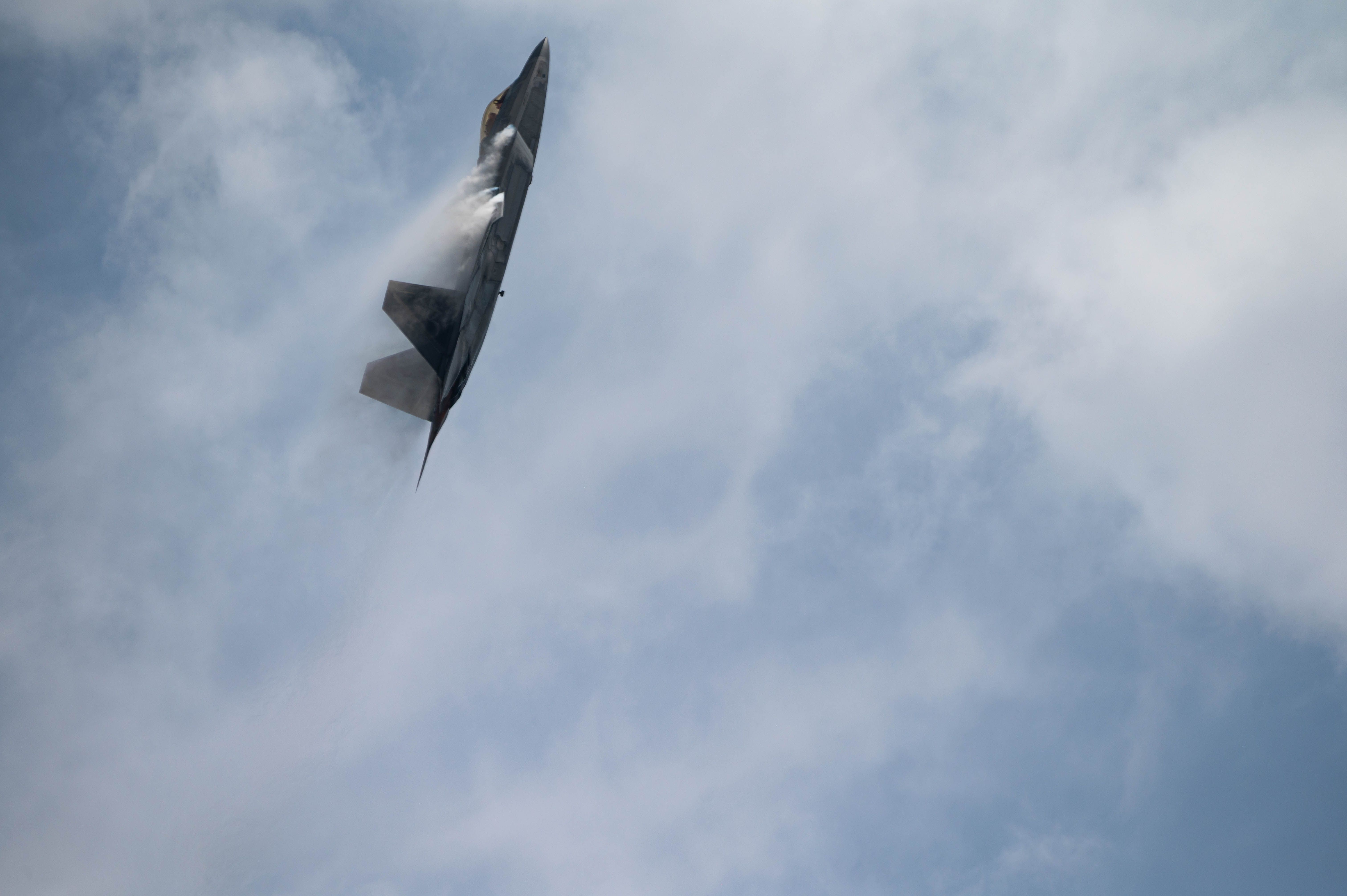 What Causes Fighter Jet Vapor Cones?