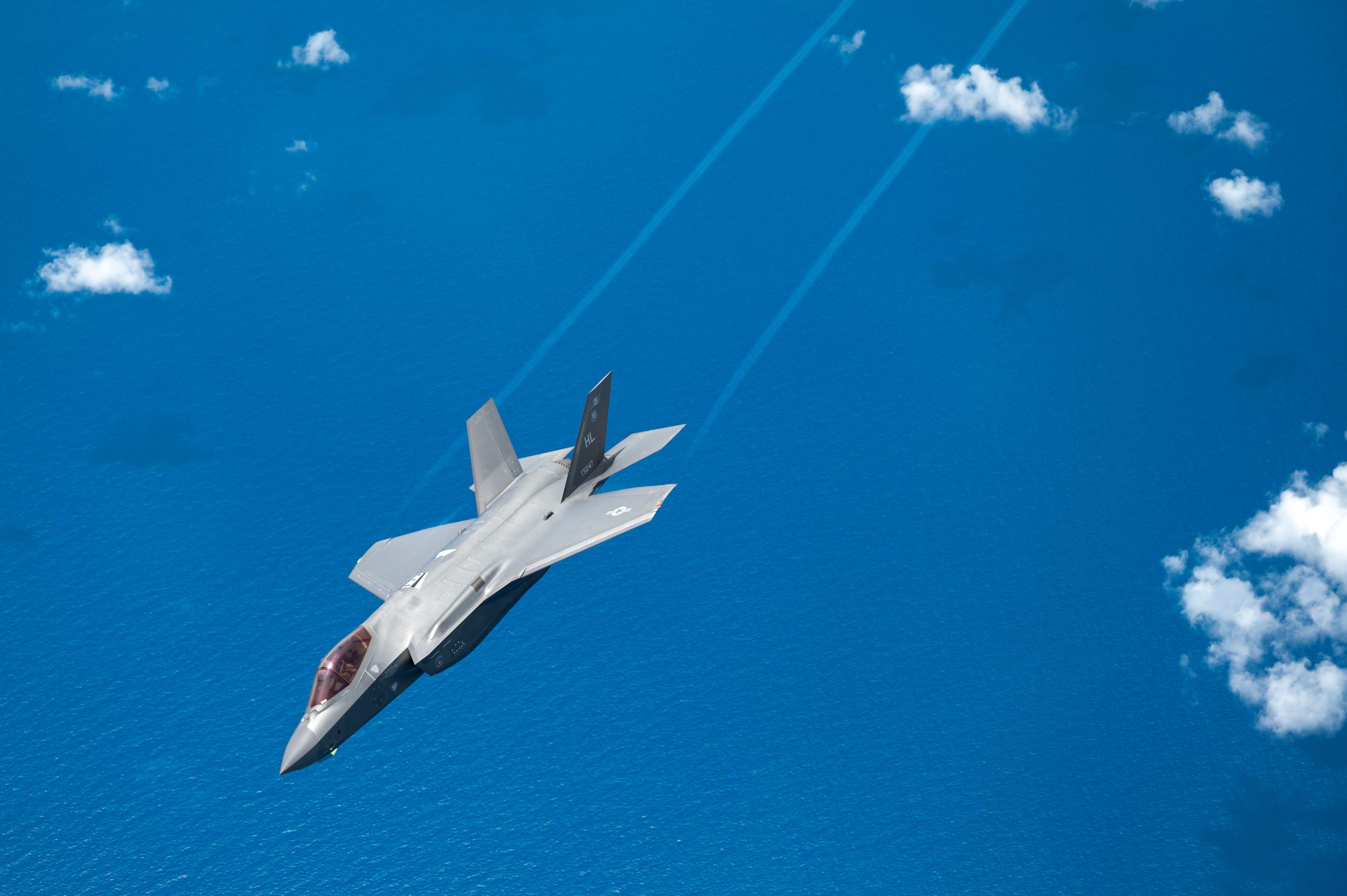 How The US F-35 Lightning II Fighter Jet Differs From China's J-35