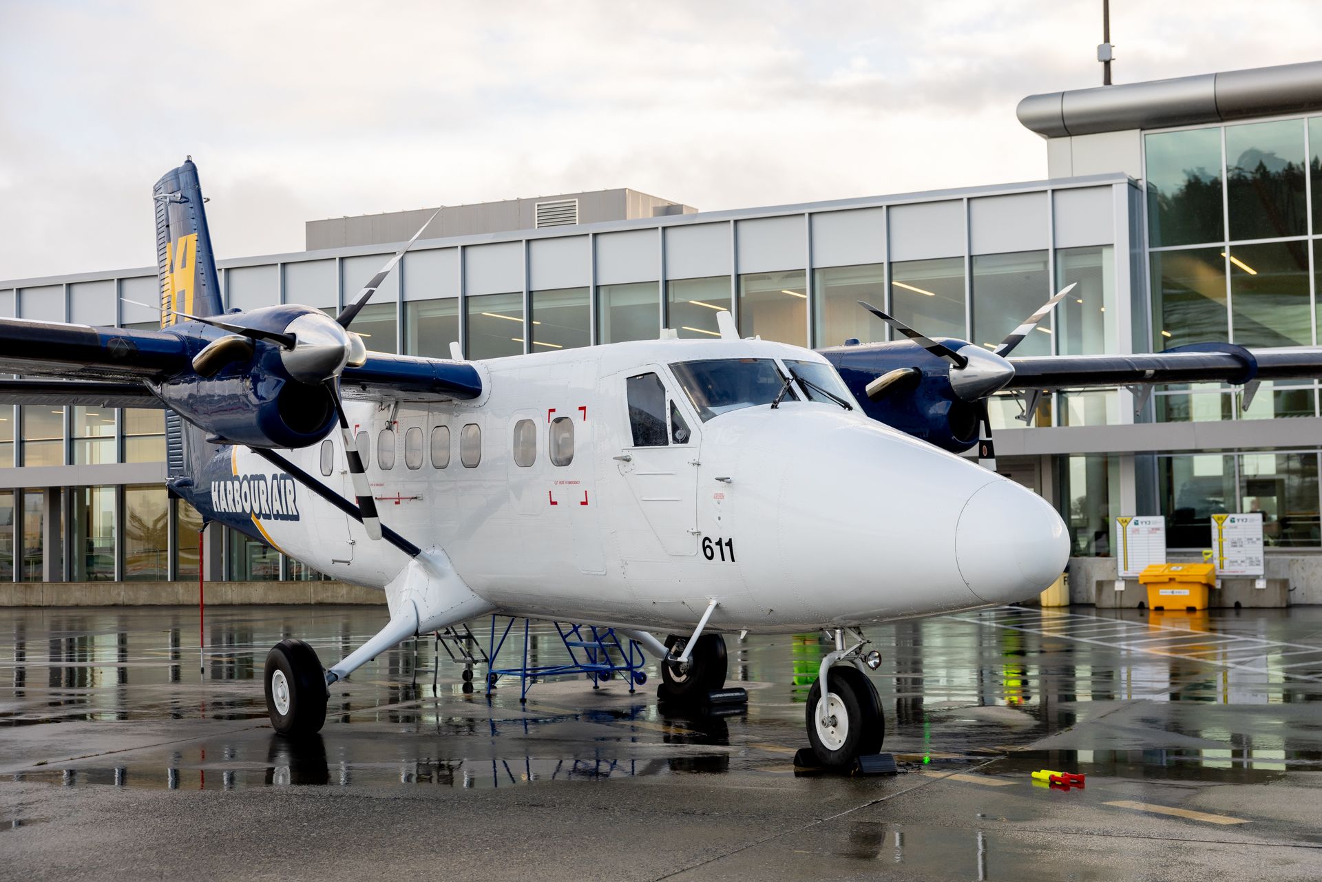 Harbour Air Launches Twin Otter Vancouver Wheeled Flights