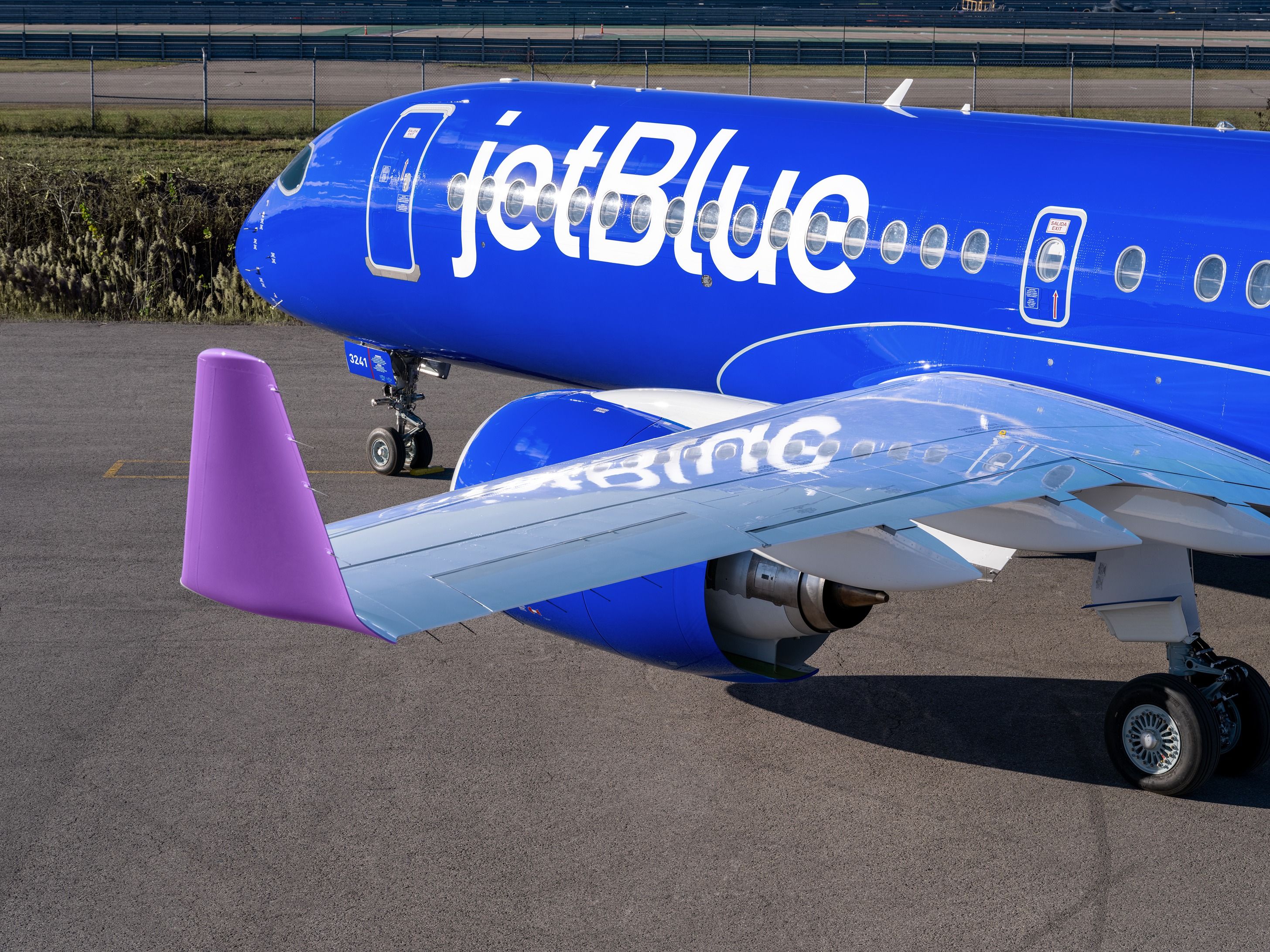 JetBlue Passenger Who Threatened To “Tear The Plane Apart” Pleads Guilty