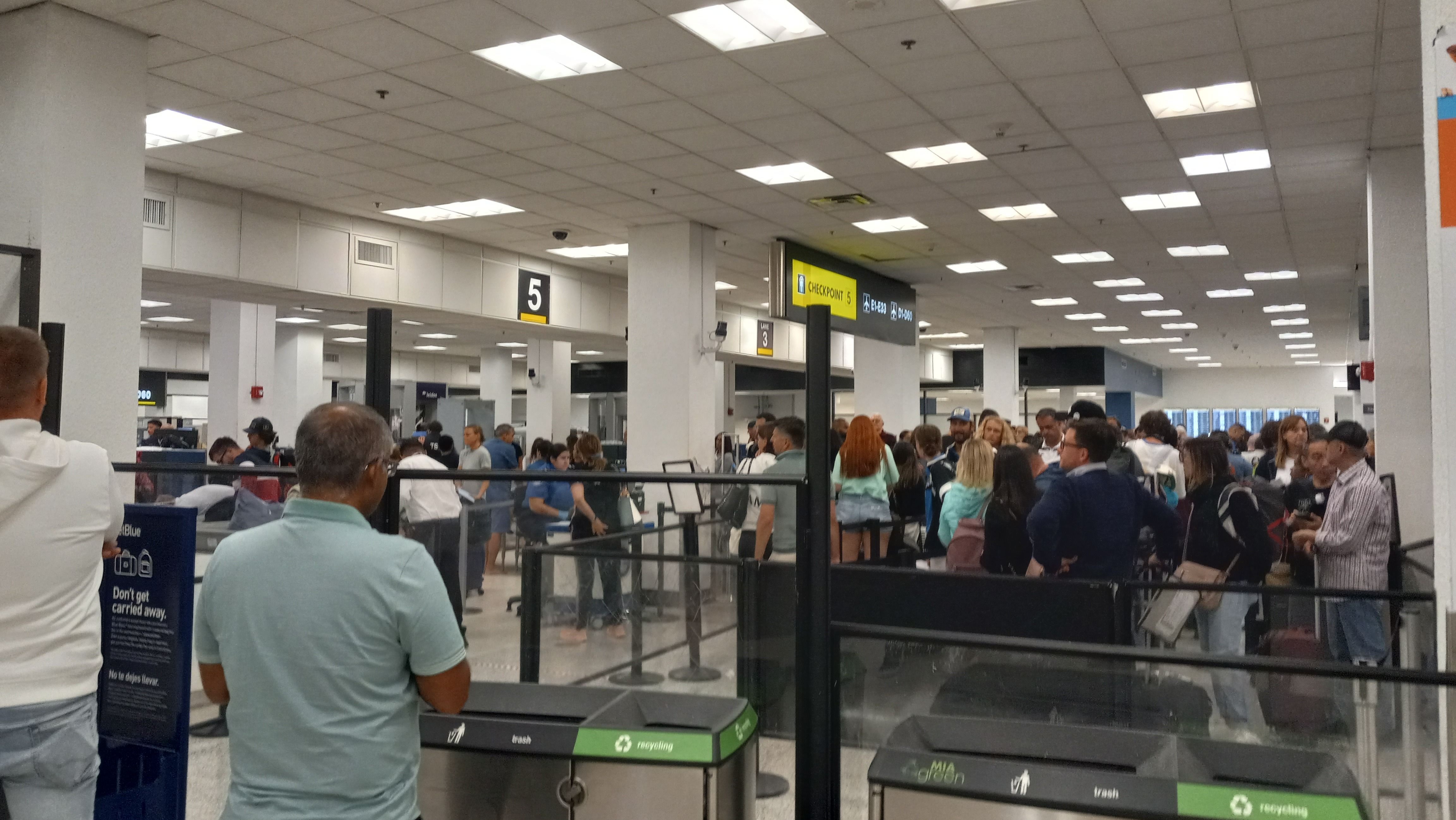 TSA Confirms Its 65,000 Staffers Are Exempt From Trump Administration's ...